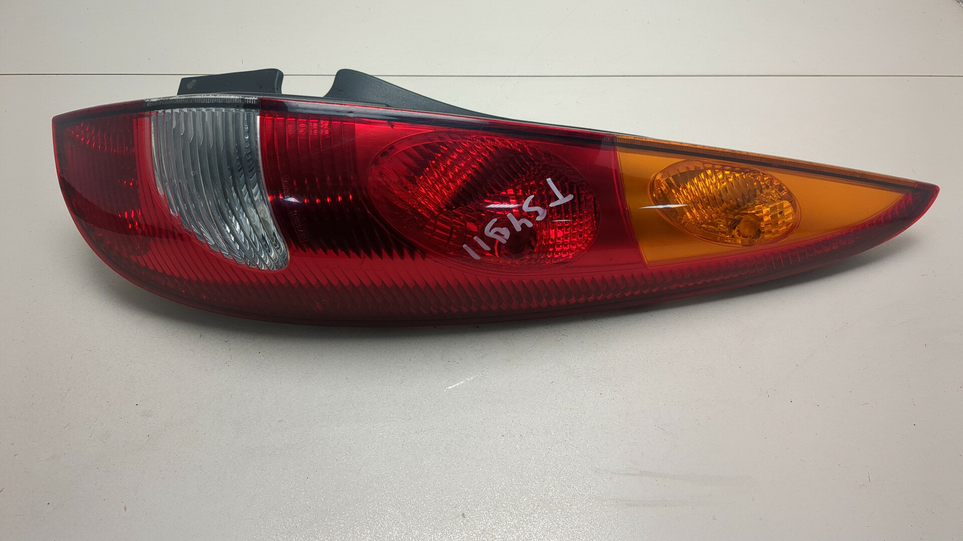 Фонарь (задний) правый Nissan Almera Tino Б/У