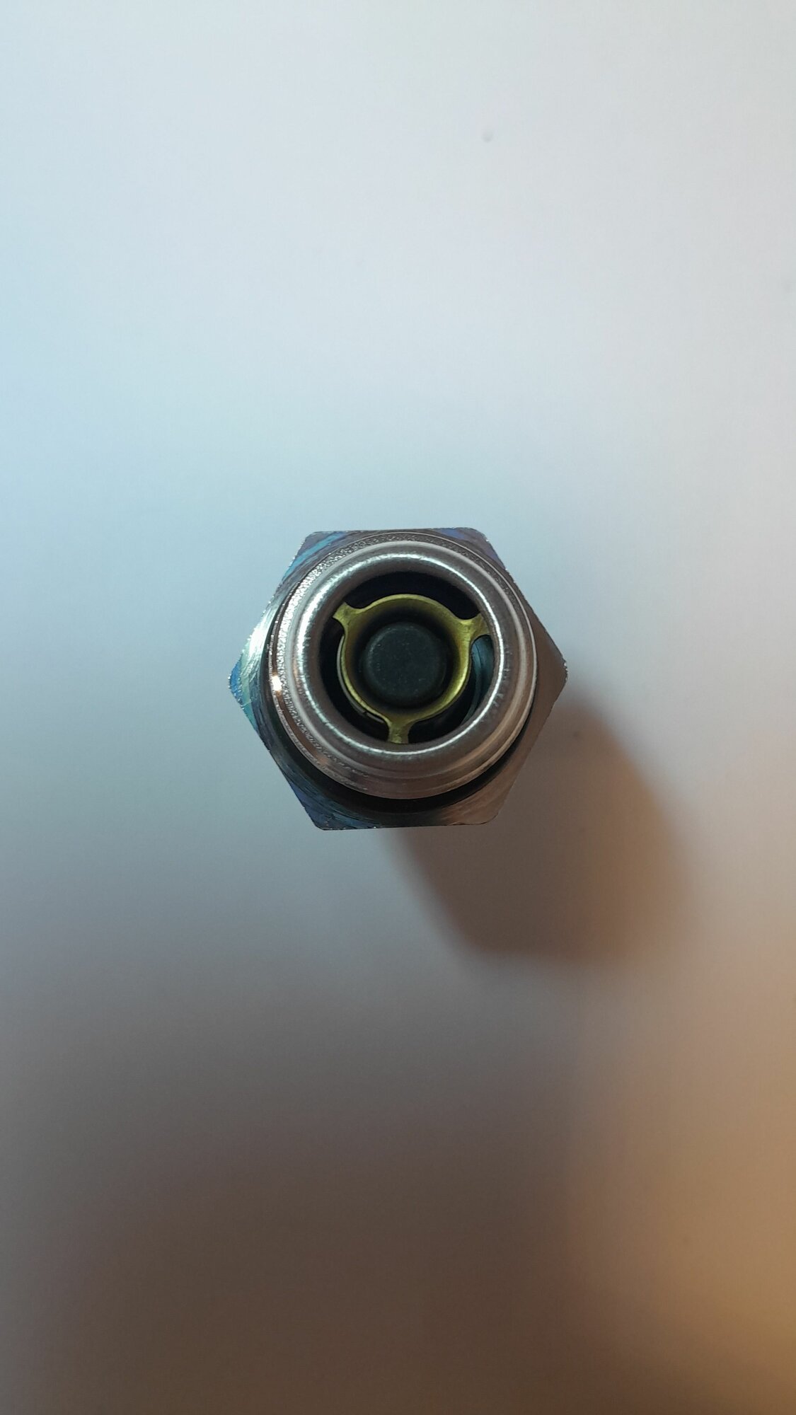 Клапан вакуумного усилителя тормозов оригинал VOLVO OEM-номер 31251677 .