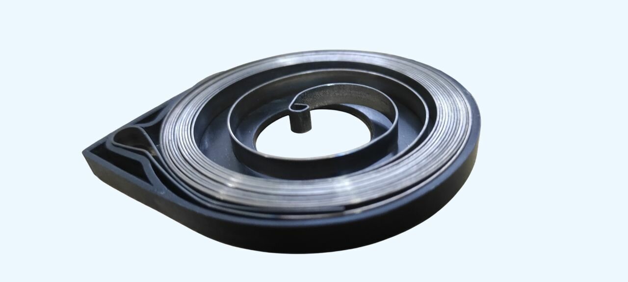 Пружина стартера узкая (возвратная) Carver 45-18/52-20RSG и китайских бензопил 45 куб. см, 52 куб. см. Huter, Brait и др. 01.008.00284