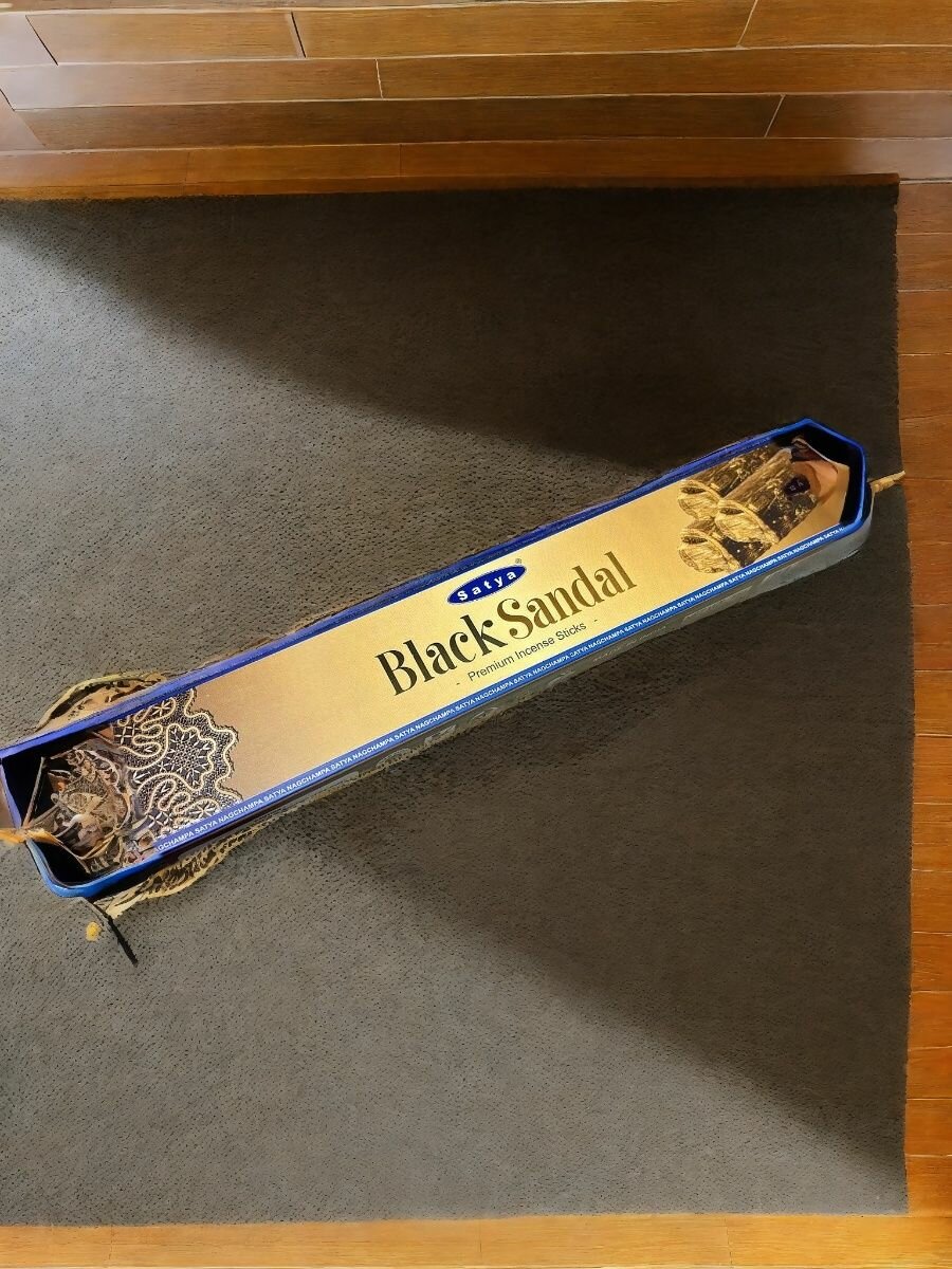 Благовония Satya Черный Сандал Премиум, палочки, 15 г, для релакса
