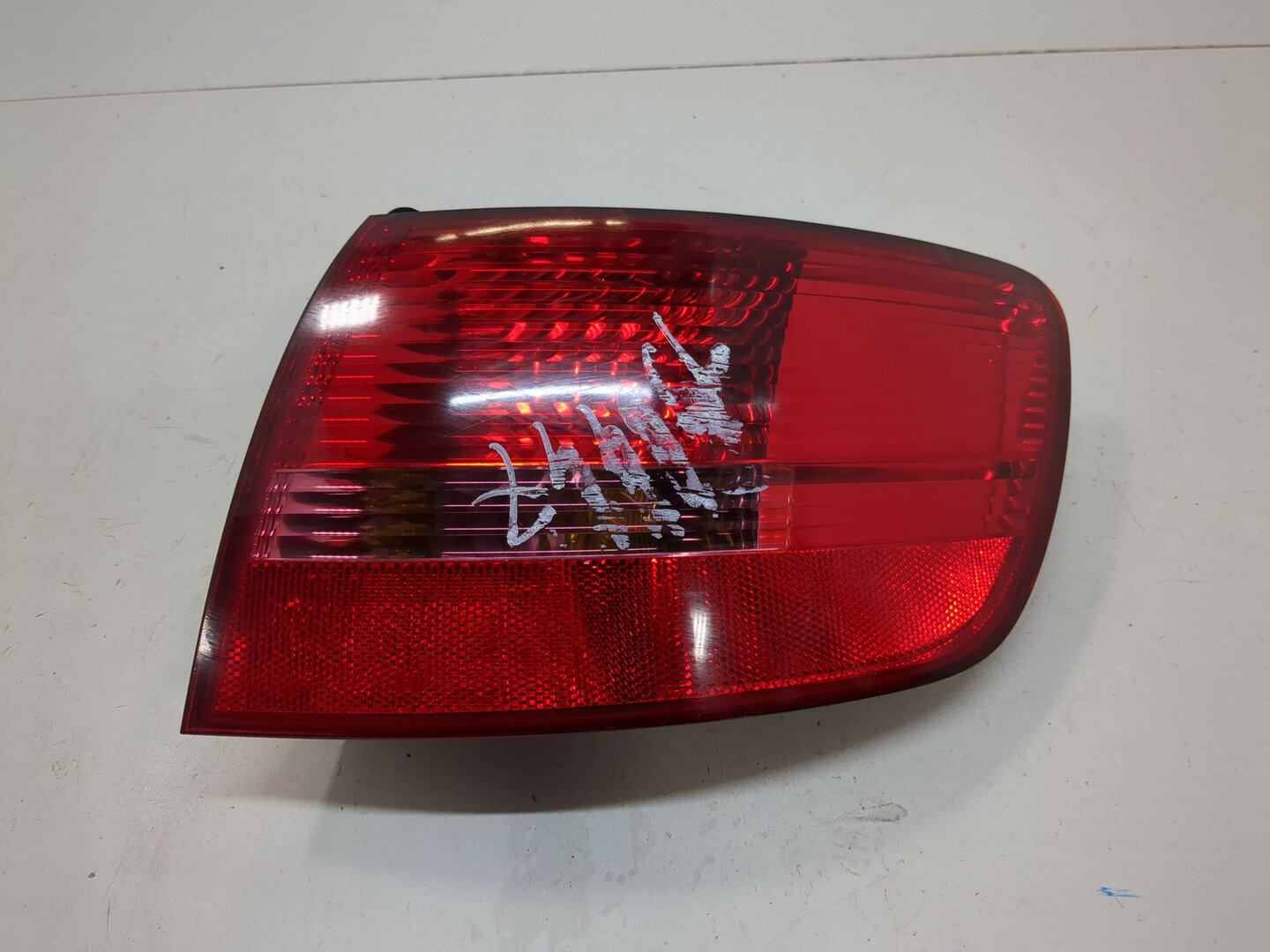 Фонарь (задний) правый Audi A6 (C6) Б/У