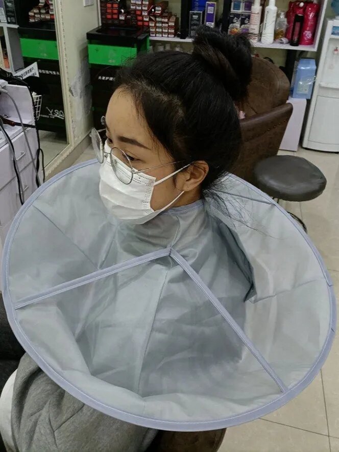 Пеньюар парикмахерский/Фартук для стрижки и окрашивания/Защитная накидка пелерина 60 см. на липучке