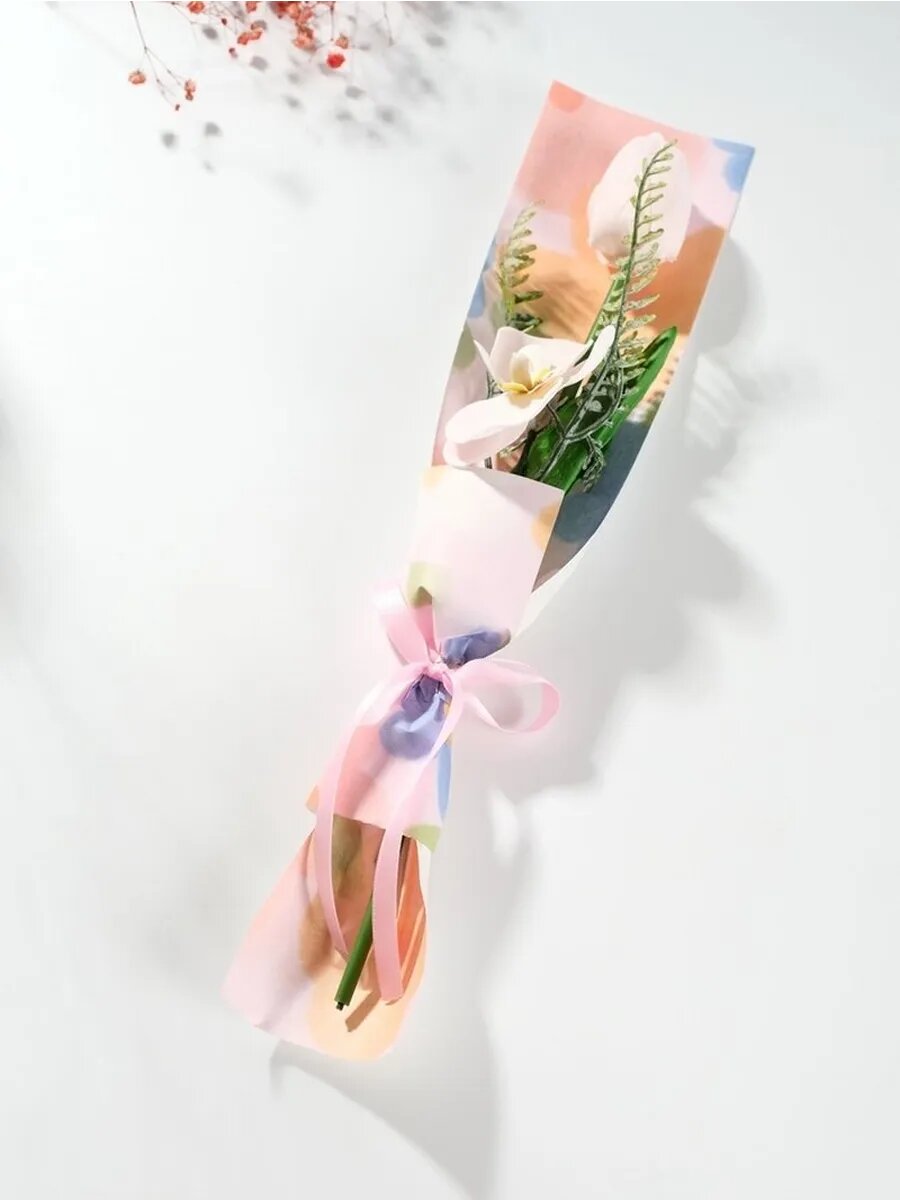 Элегантный букет из мыльных лепестков с тюльпаном и орхидеей