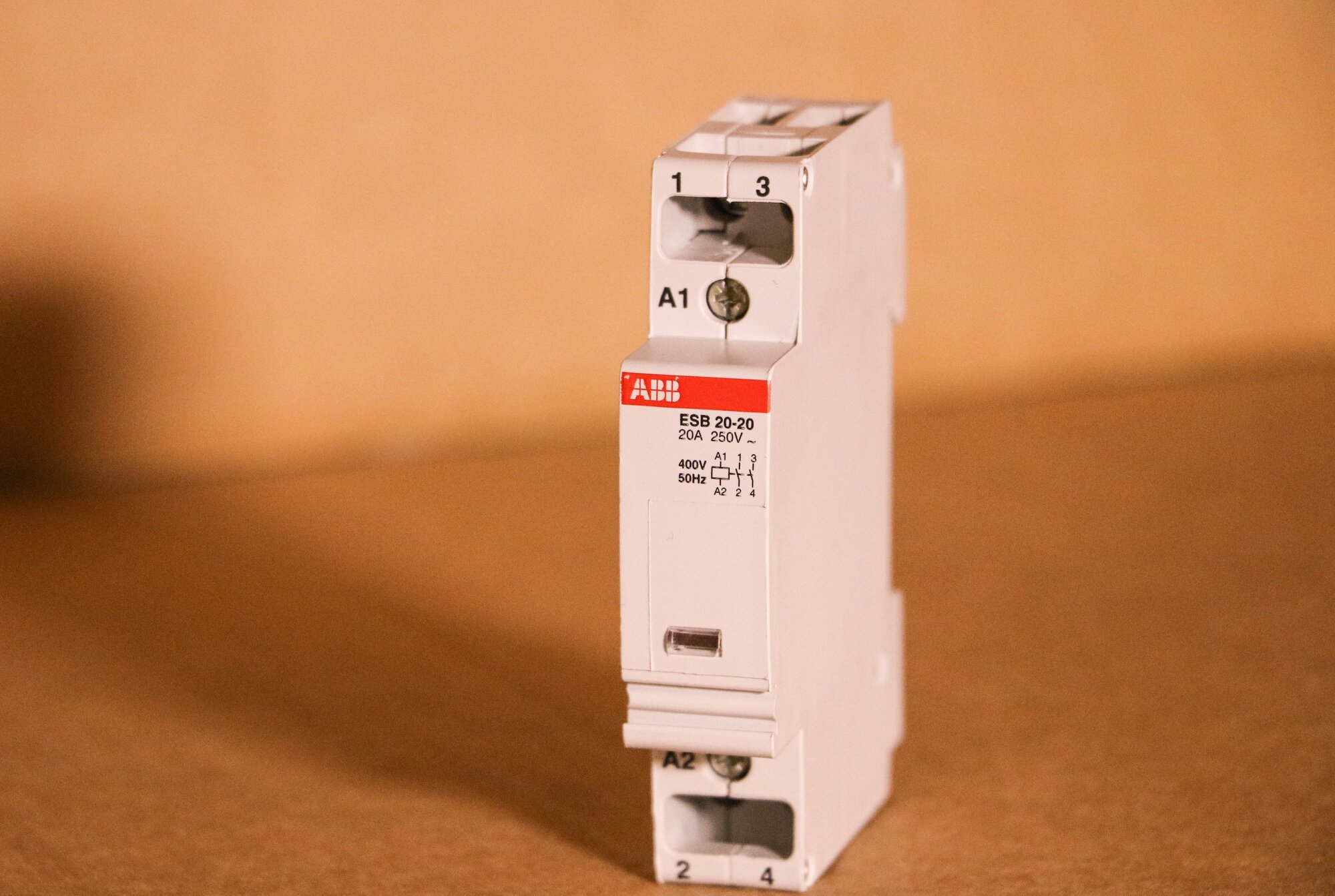 ABB Контактор ESB20-20N-06 модульный (20А АС-1, 2НО), катушка 230В AC/DC