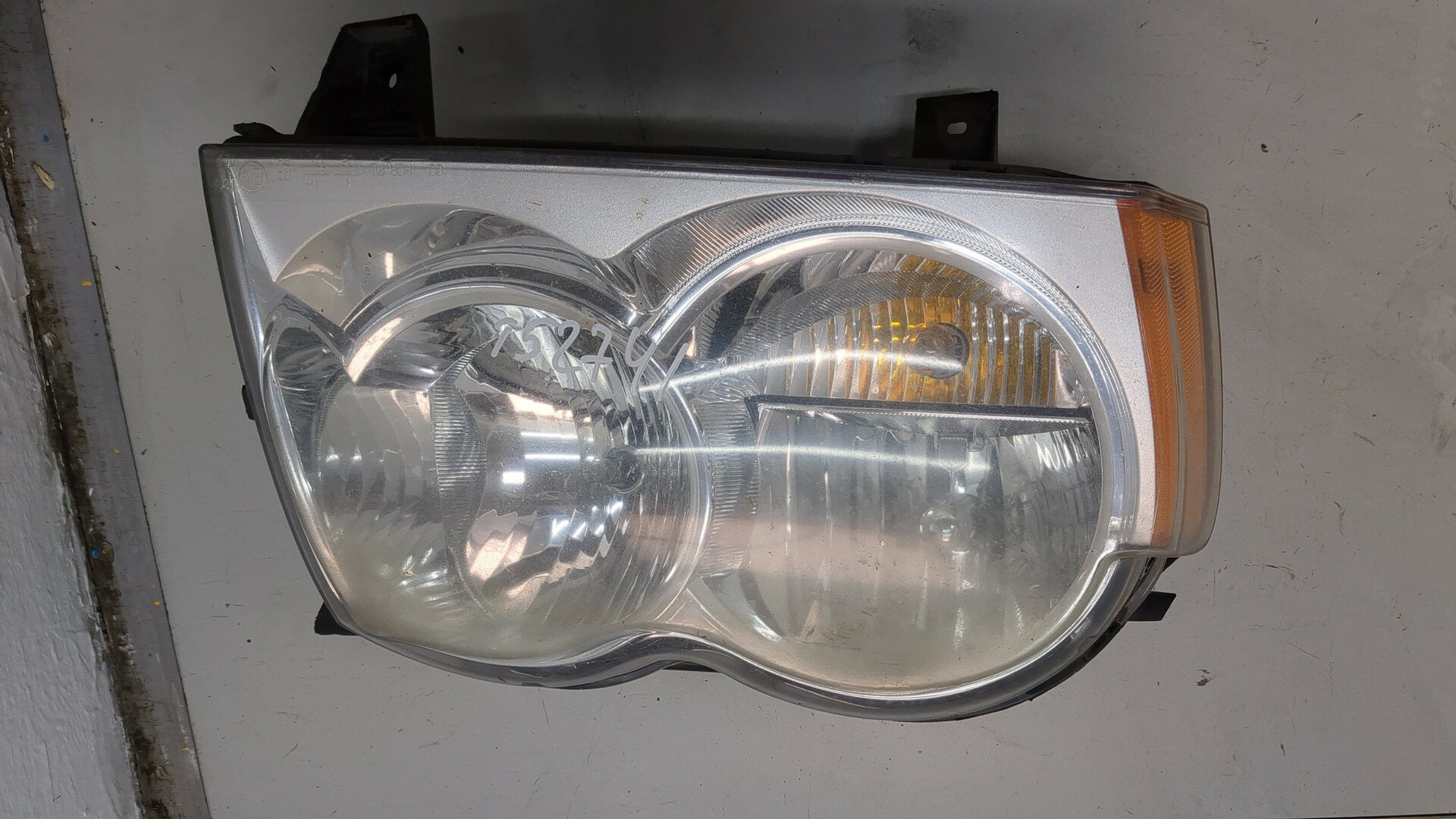 Фара (передняя) правая Jeep Grand Cherokee Б/У