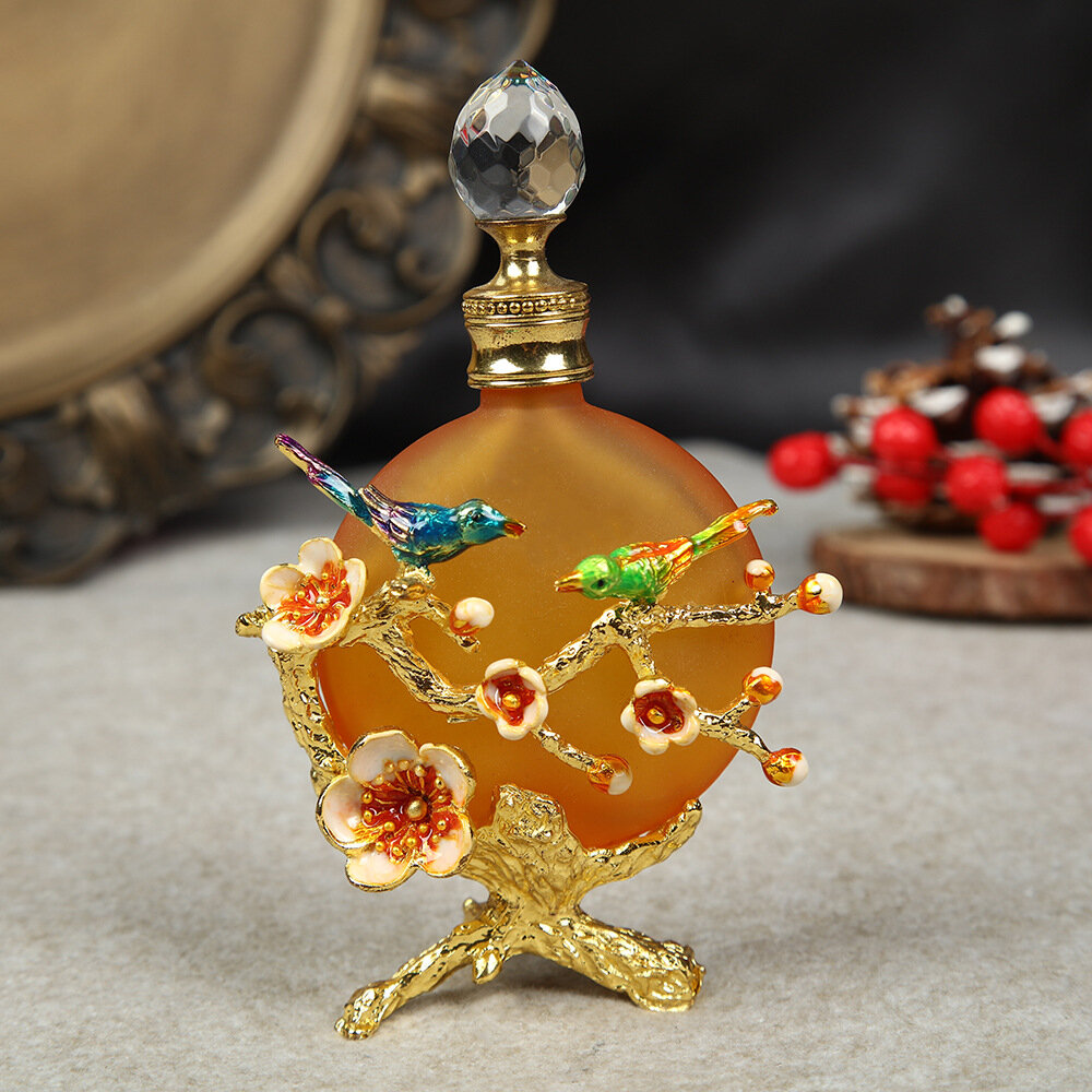 2026 Последний европейский стиль изысканный алмазный бабочка эмаль пустая плоская бутылка классическая элегантная бутылка для эфирного масла пустая коробка