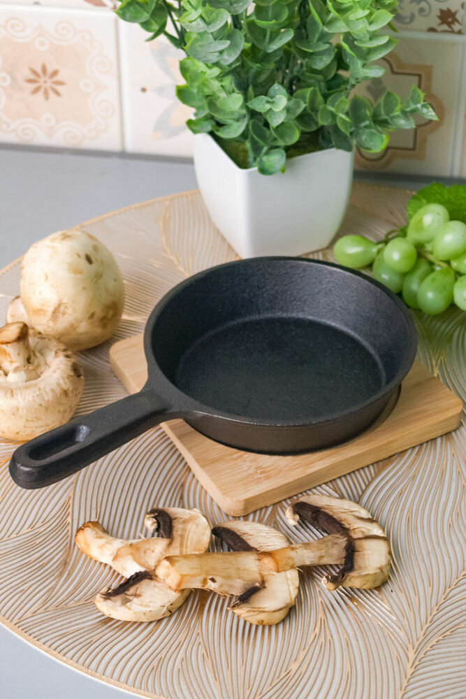 Набор для горячих блюд и закусок тапас, чугунная сковорода на деревянной подставке, 21х12 см, Koopman International 210000450