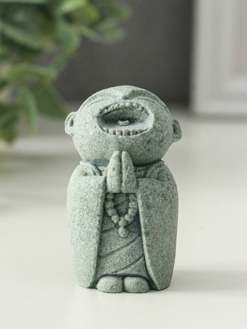 Фигурка песчаник «Маленький монах с четками - священные писания», 3.3×4×7 см