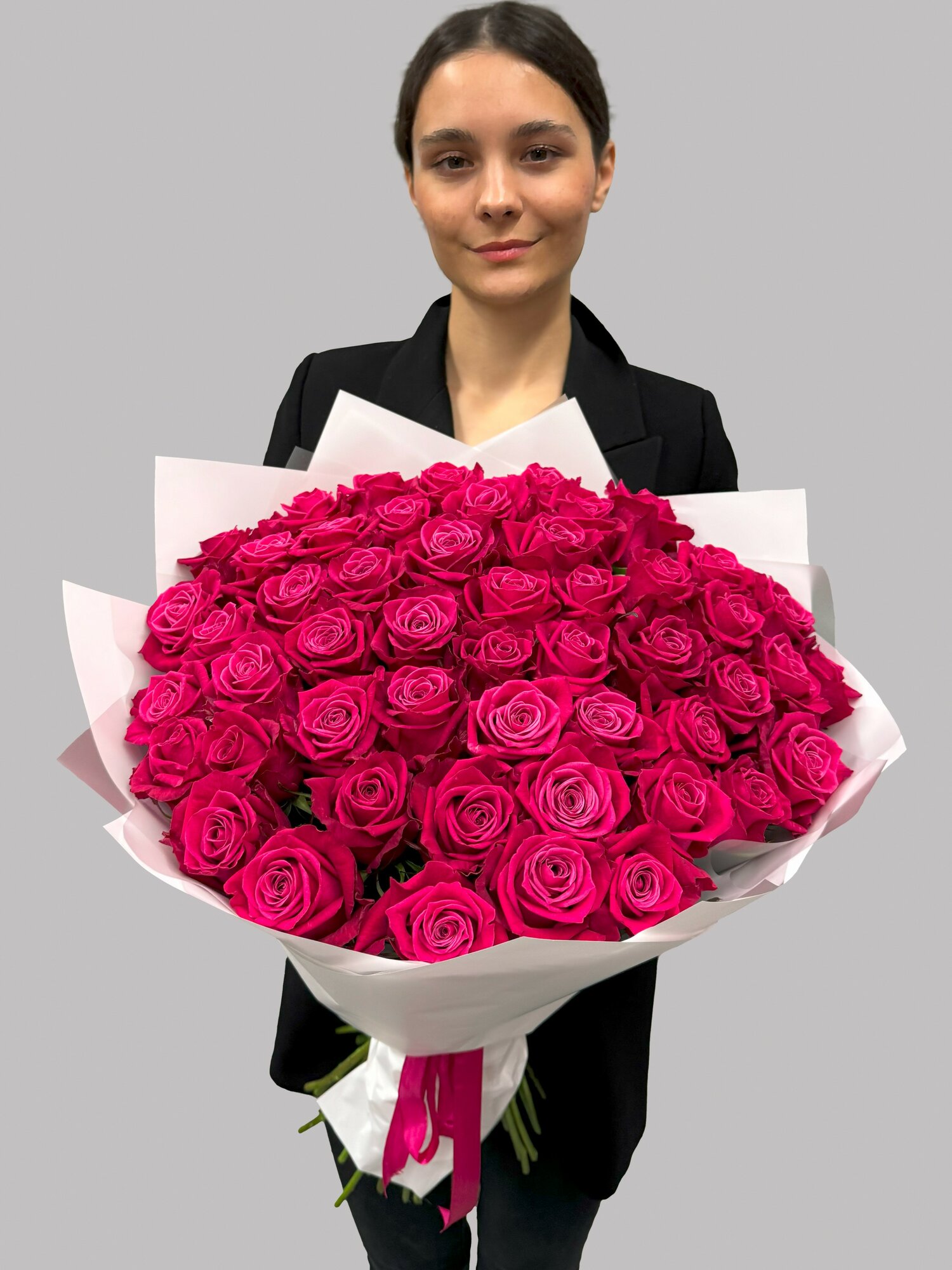 Букет живых цветов, малиновые розы 51 шт. 60 см. "Шангрила" в упаковке, Флау Стор