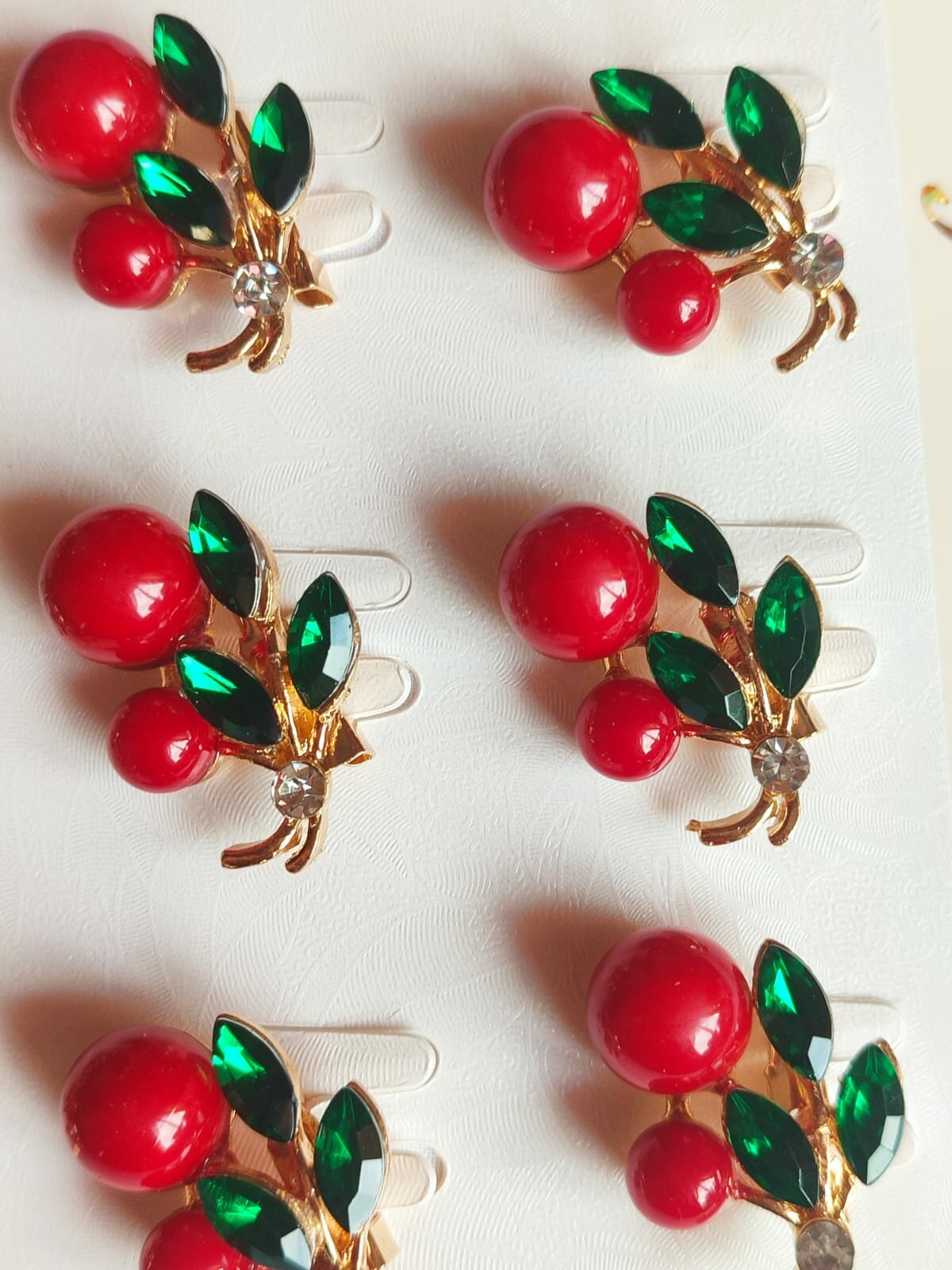 Брошь, эмаль, стразы