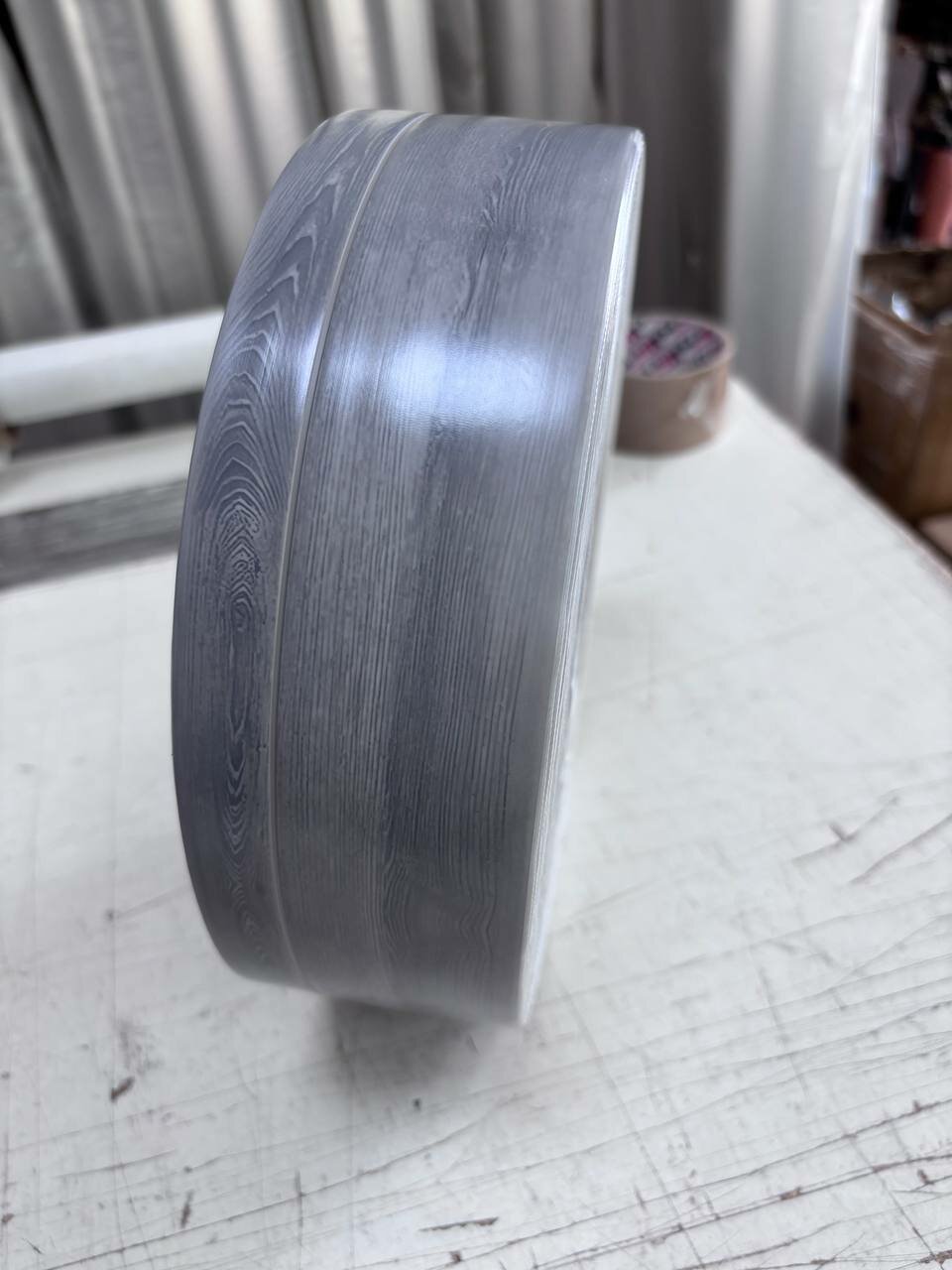 Гибкий плинтус напольный самоклеящийся, 70 мм х 5 метров, серое дерево