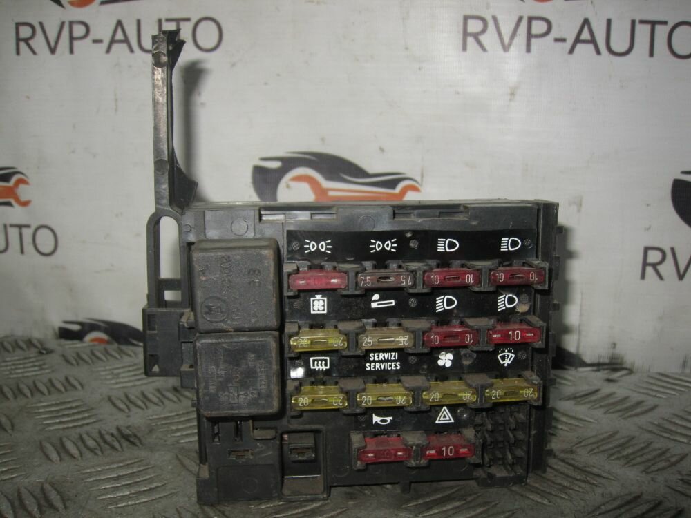 Блок предохранителей FIAT Uno 1.5 1983—1989 5944360