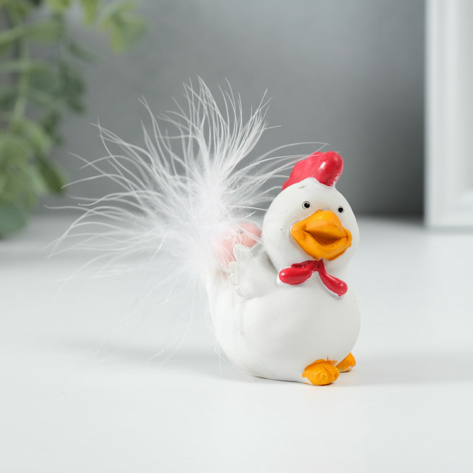 Фигурка полистоун "Петушок белый с розовым яйцом", 5x4x6.5 см