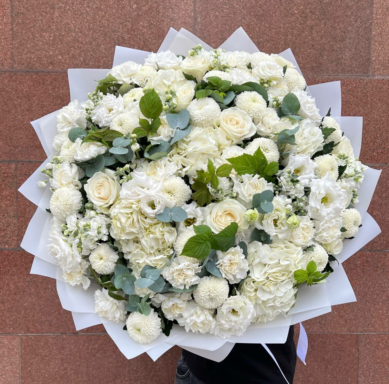 Большой букет в белых оттенках
