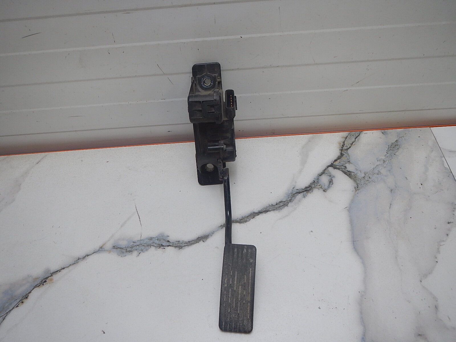 Б/У Педаль газа, Mitsubishi (Митсубиси)-PAJERO SPORT (KH) (08-) MITSUBISHI PAJERO SPORT (KH) (08-) Повреждено крепления....