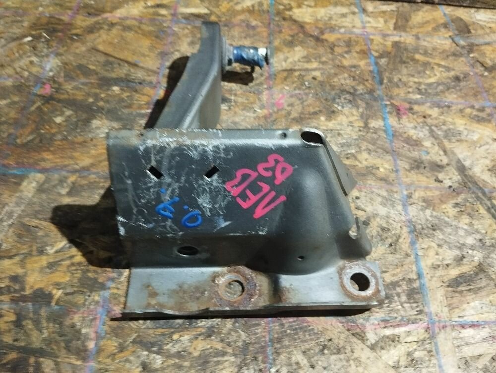 Кронштейн VW Passat B3 Б/У с пробегом