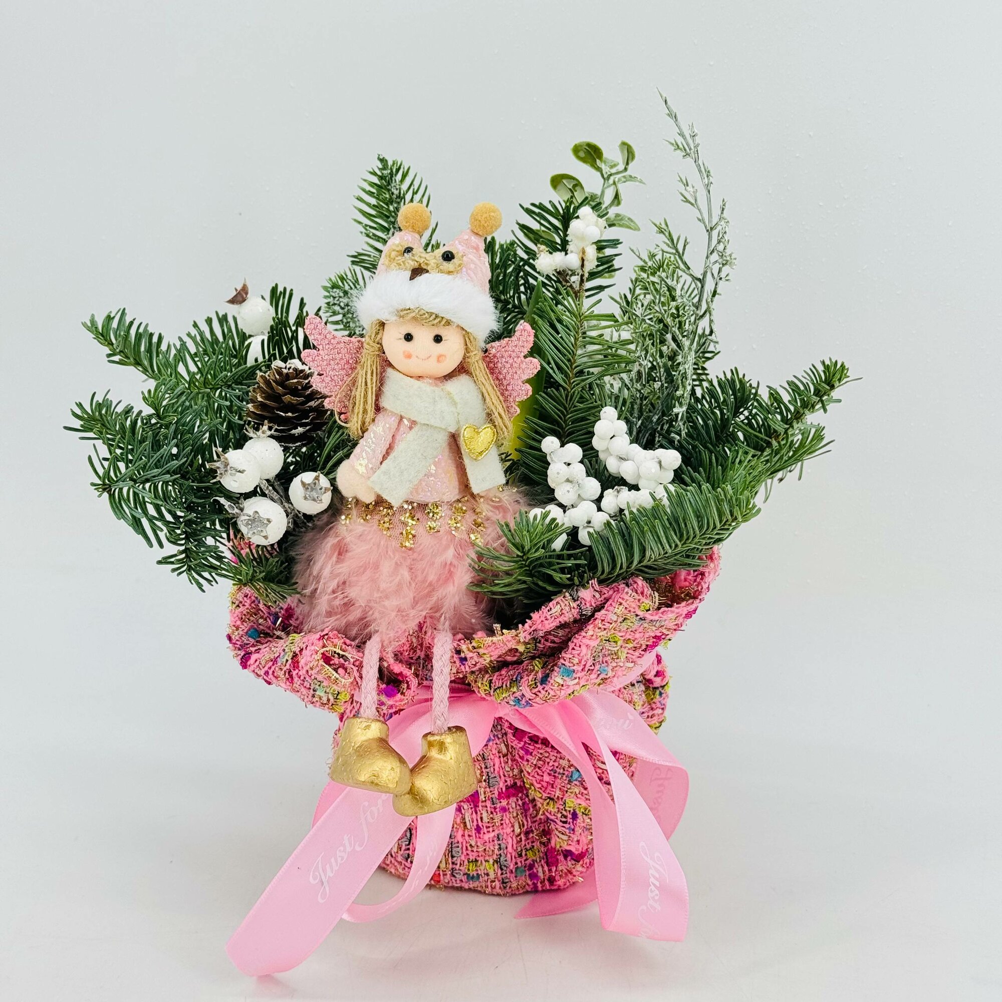 Зимняя композиция букет из живого нобилиса с луковицей Амариллис и куколкой Ангел девочка. Новогодний букет