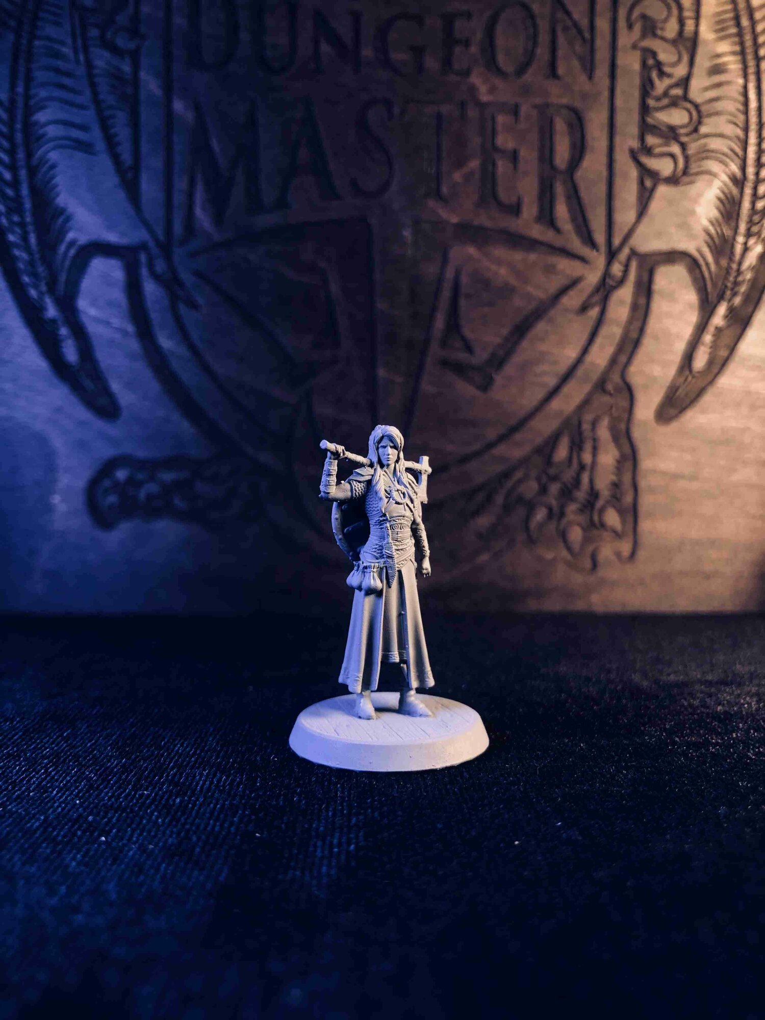 Воительница севера с топором и щитом, викинги - Миниатюра для настольных игр DnD, ДнД, Dungeons & Dragons, Pathfinder.