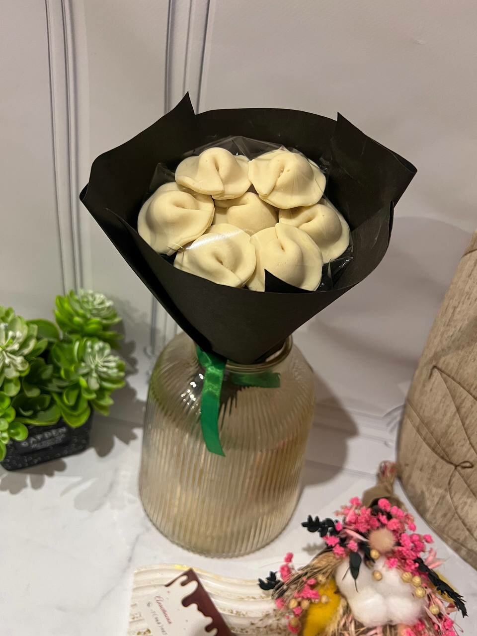 Подарочный букет пельмени, шоколад кондитерский, конфеты ручной работы