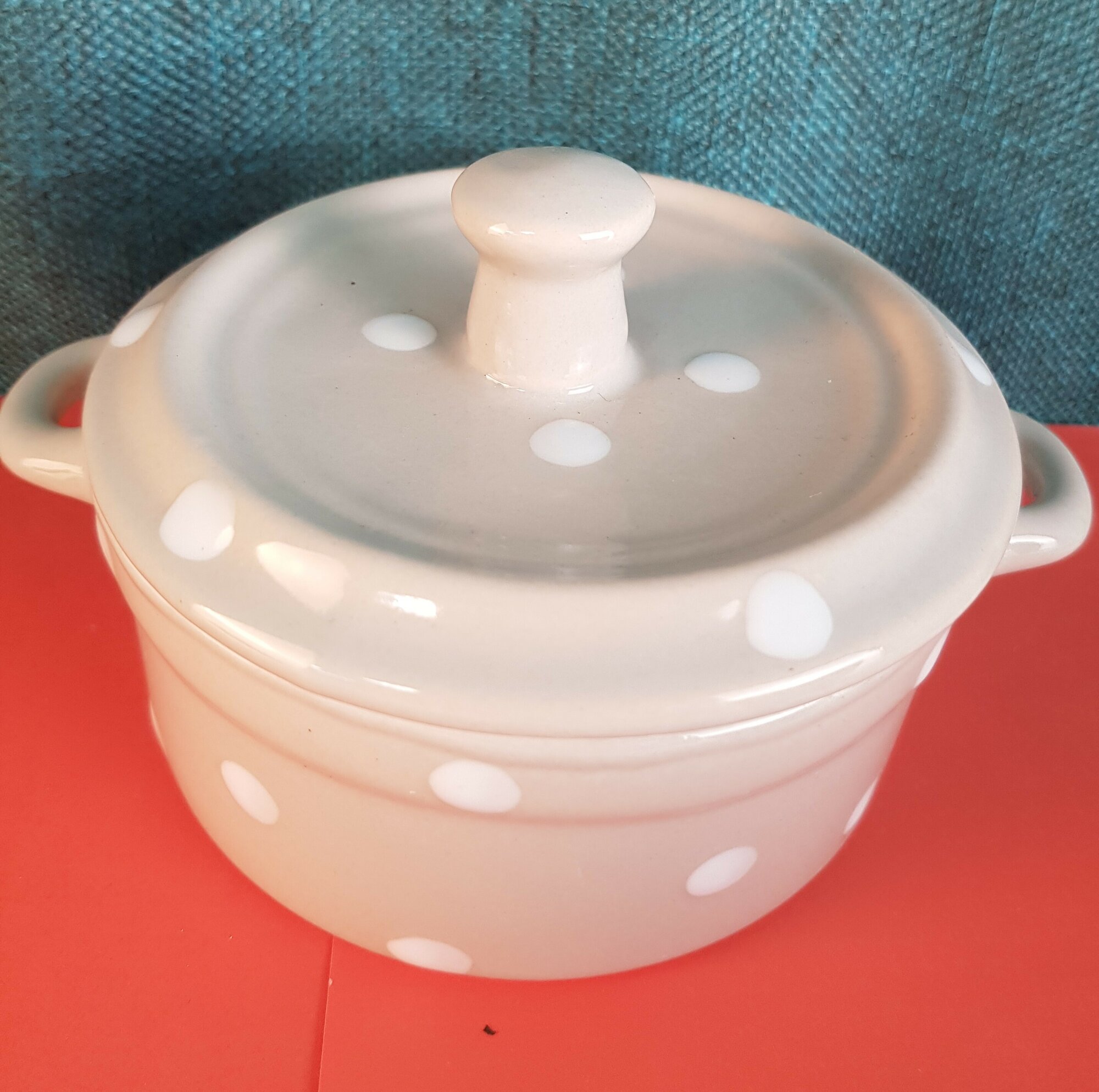 !09 Супница-кокотница круглая с крышкой, диаметр 10,5 см, высота 8,5 см. Франция Цвет бежевый