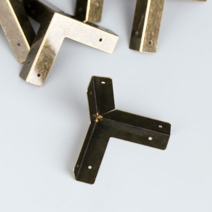 Уголок (накладка) для шкатулок металл 3х3х3 см 8штук