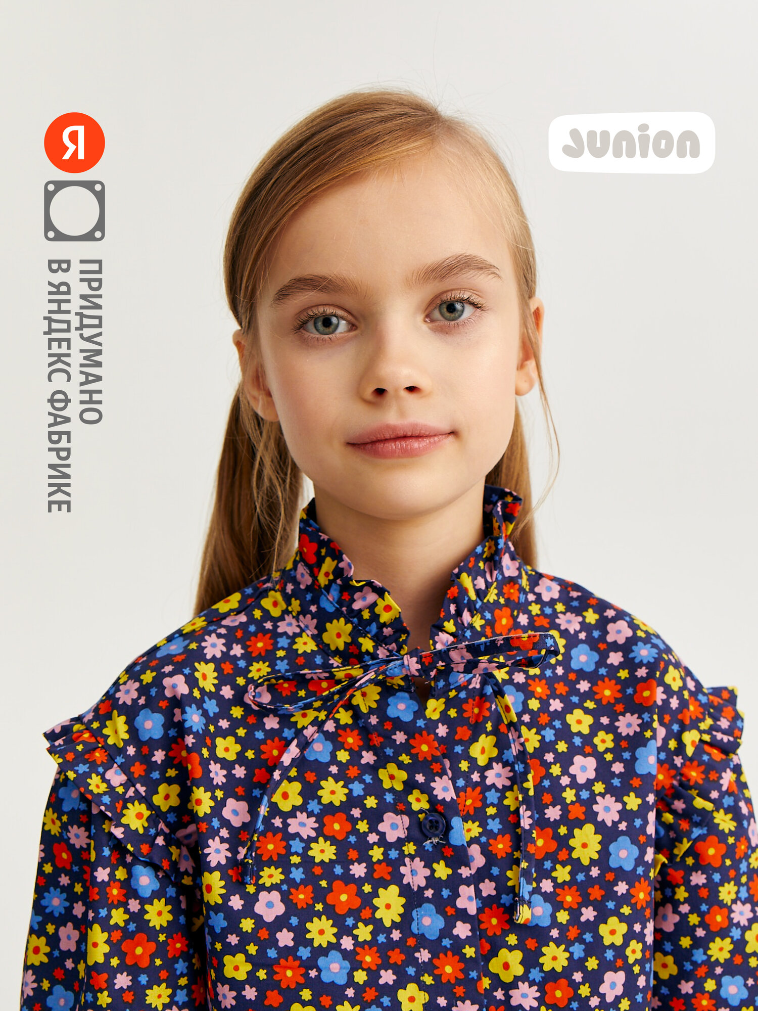 Блуза с воротником-стойкой