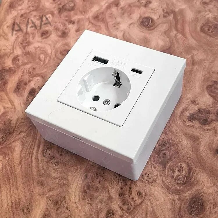 Розетка с портами USB и Type C для открытого или скрытого монтажаМода