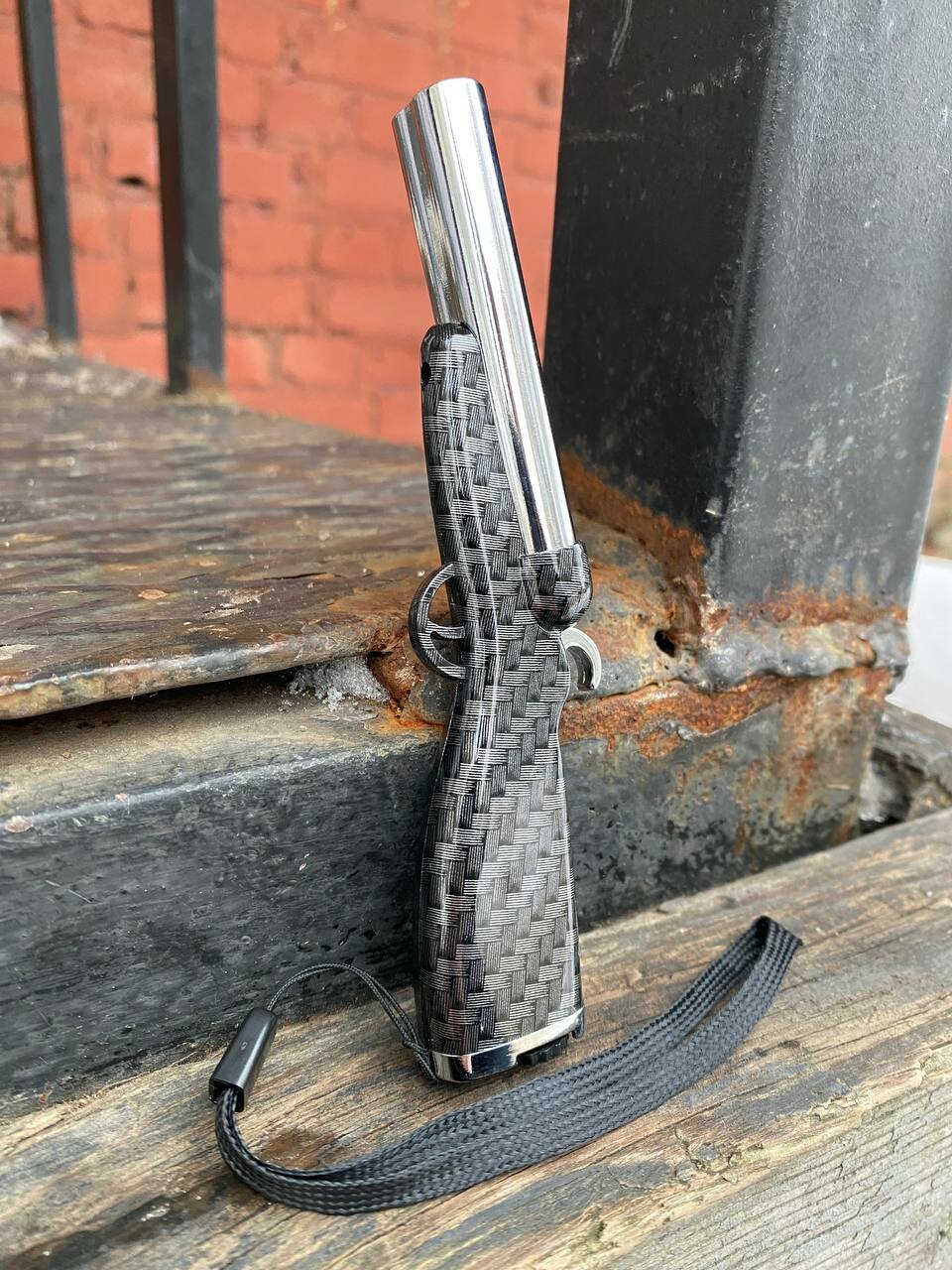 Зажигалка газовая турбо Ружье двуствольная, приклад карбон глянцевый, серебряный металл, без газа