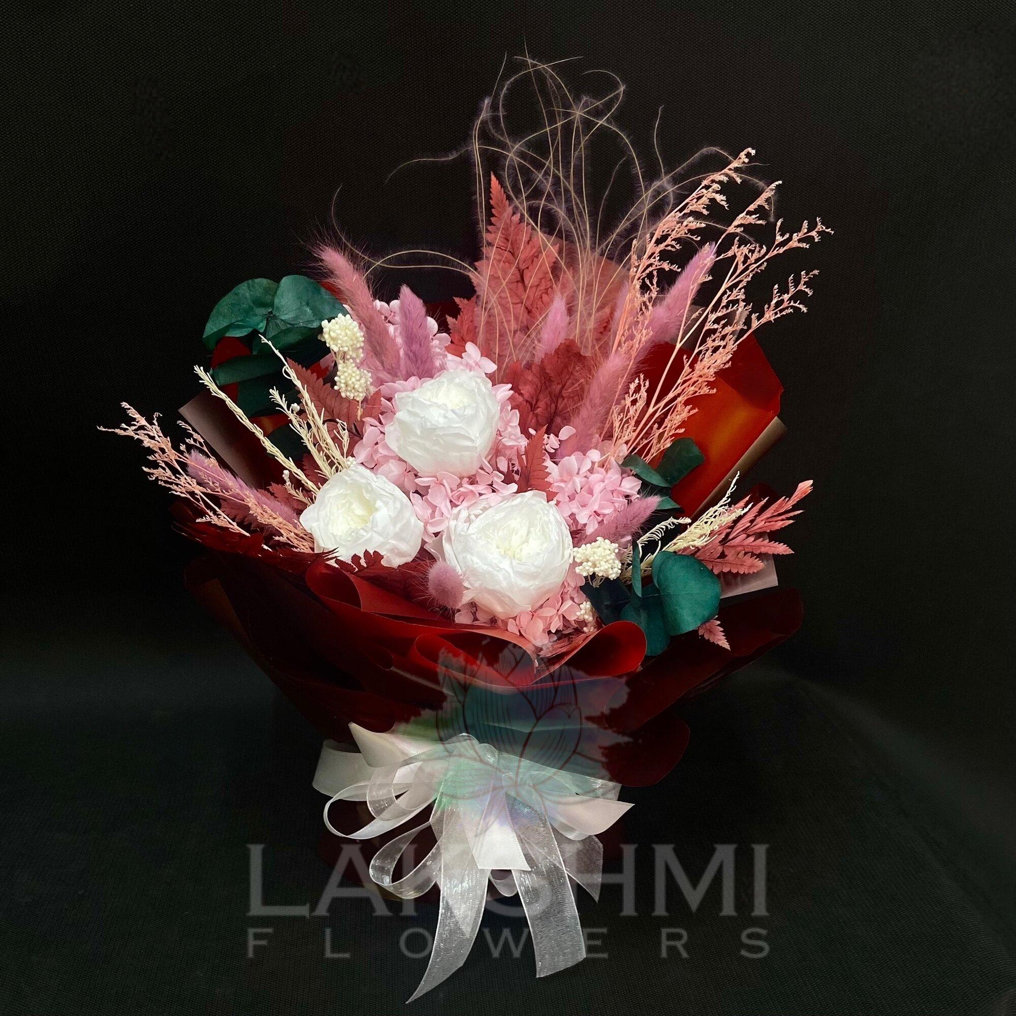 Композиция из сухоцветов / Сборный букет из сухоцветов / Букет из стабилизированных цветов / Гортензия, розы, лагурус