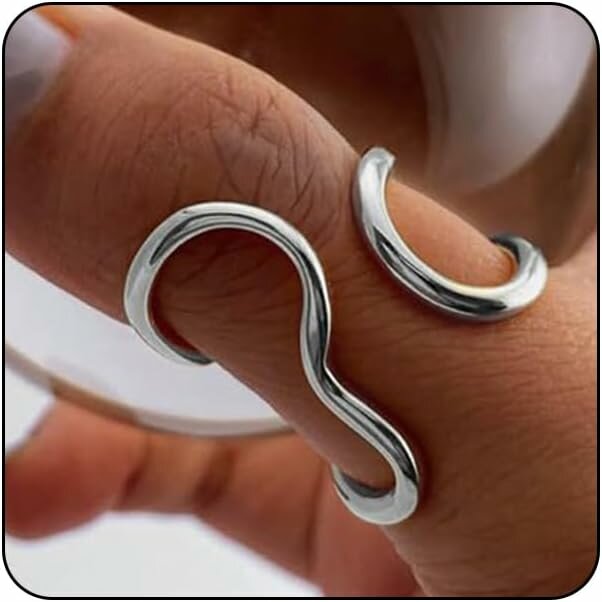 Набор из трех золотых колец FloralGrace с узором в виде морских звезд и изящных волнообразных мотивов из ракушек, идеально подходящий для летнего украшения женщин и девушек.