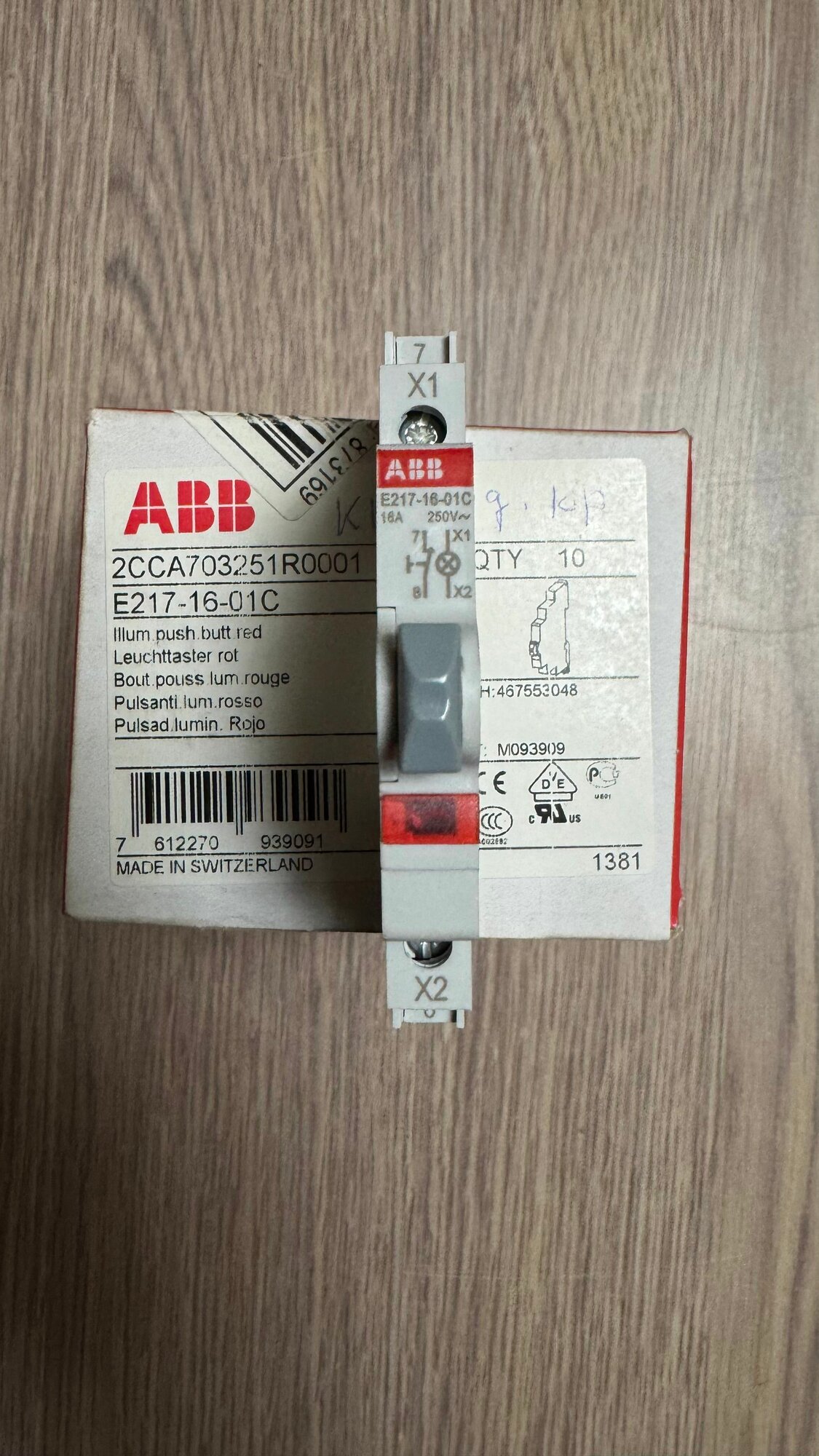 ABB Выключатель кнопочный подсвет. E217-16-01C (арт: 2CCA703251R0001)