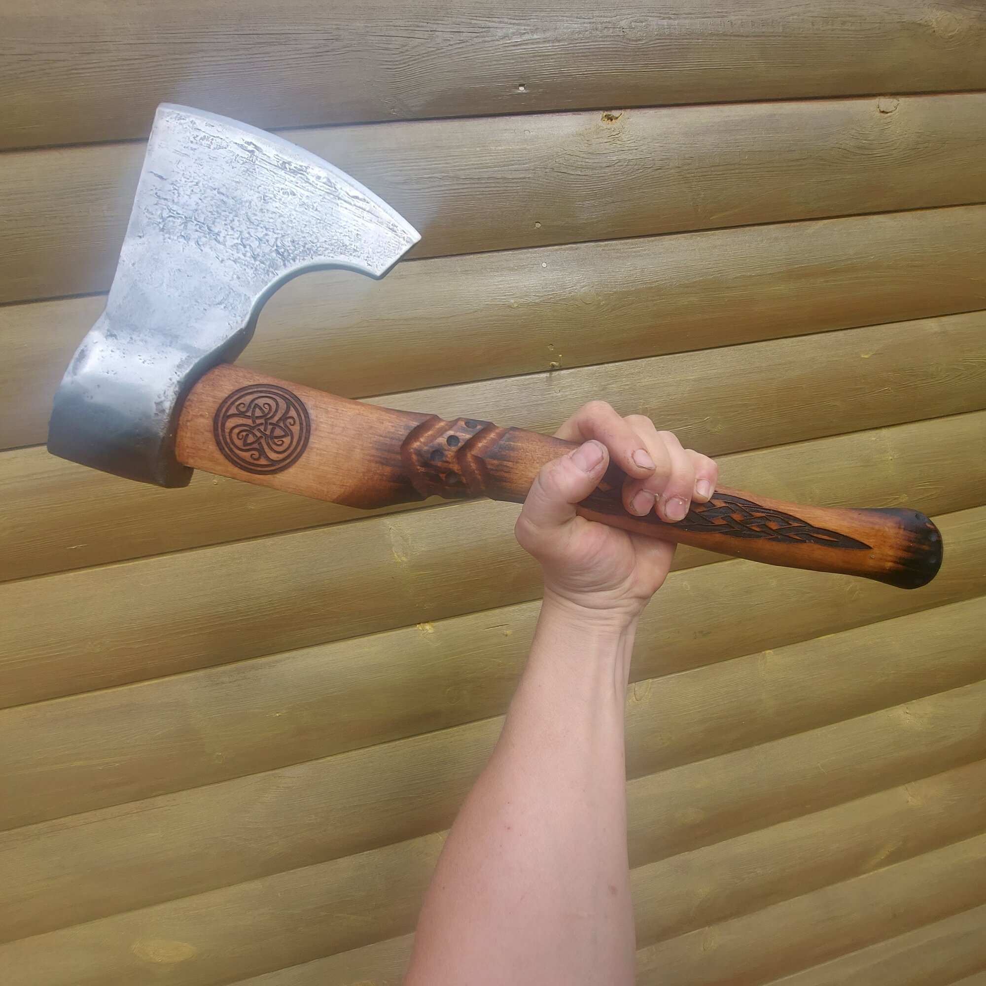 Топор скандинавский орнамент