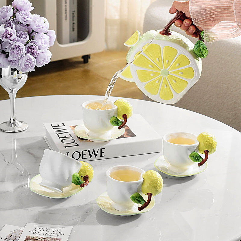 Кувшин Лимоны 850 мл + 4 чашки с блюдцами объемом 110 мл, керамический, желтый， для воды/сока/горячих напитков.