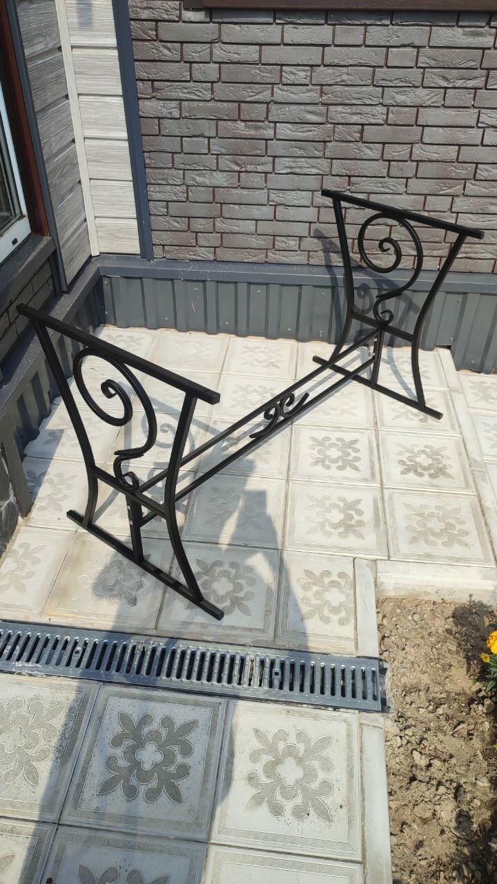 Садовый стол