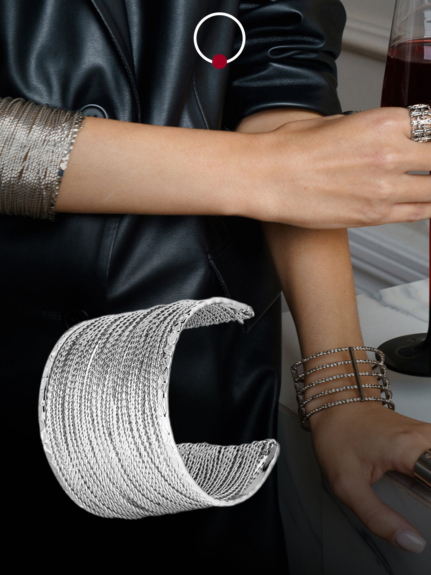 Жесткий браслет