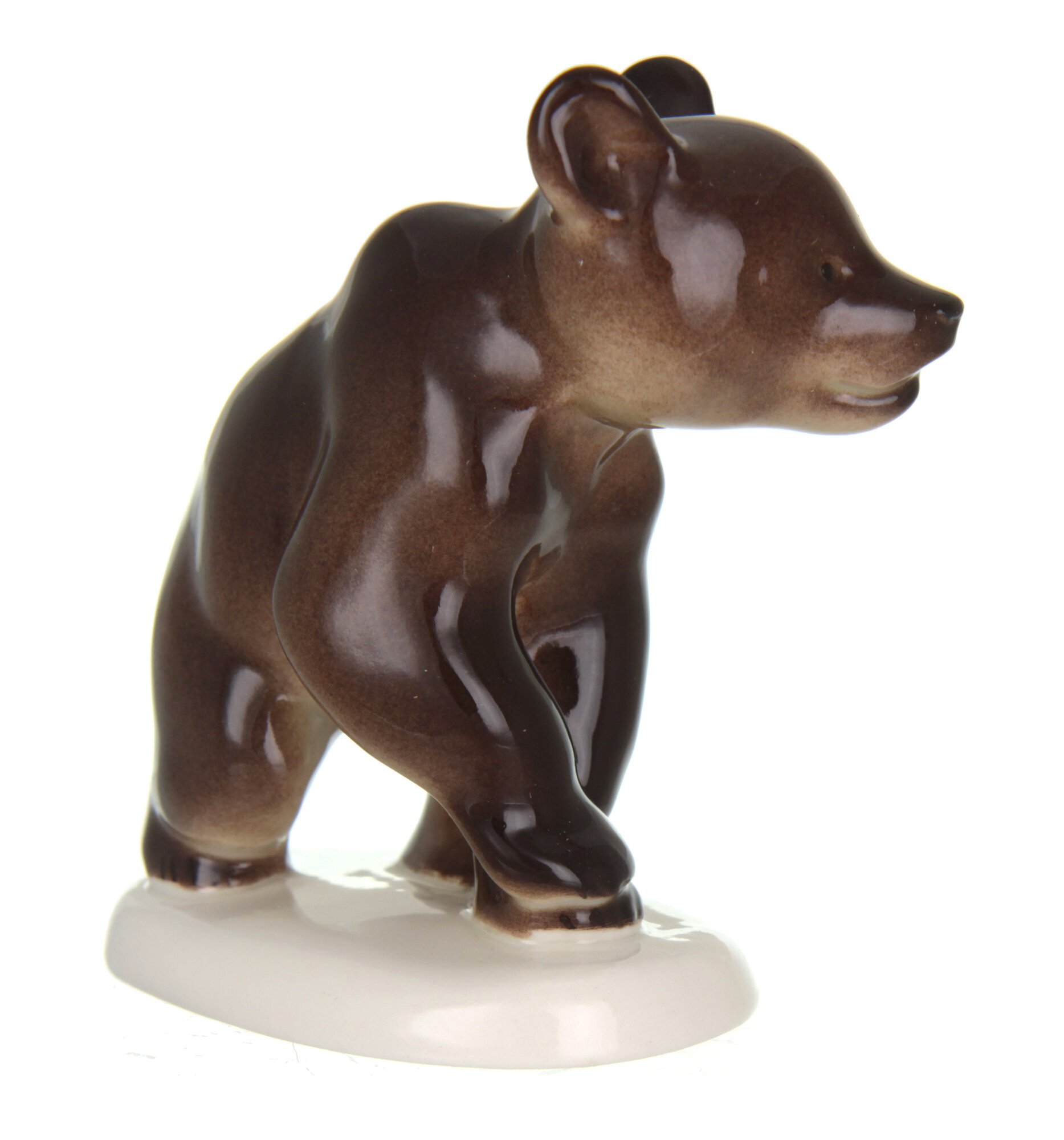 Статуэтка ИФЗ Медвежонок присевший, ручная роспись, фарфор 82.01022.00.1