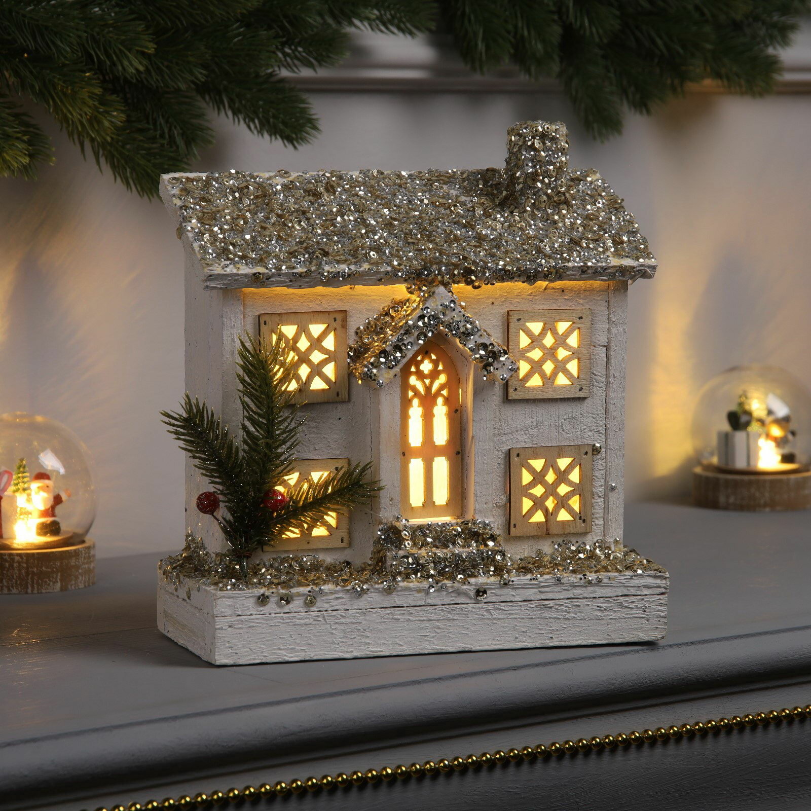 Фигура деревянная "Хижина" 21x23x9 см, 5 LED, батарейки ААx2