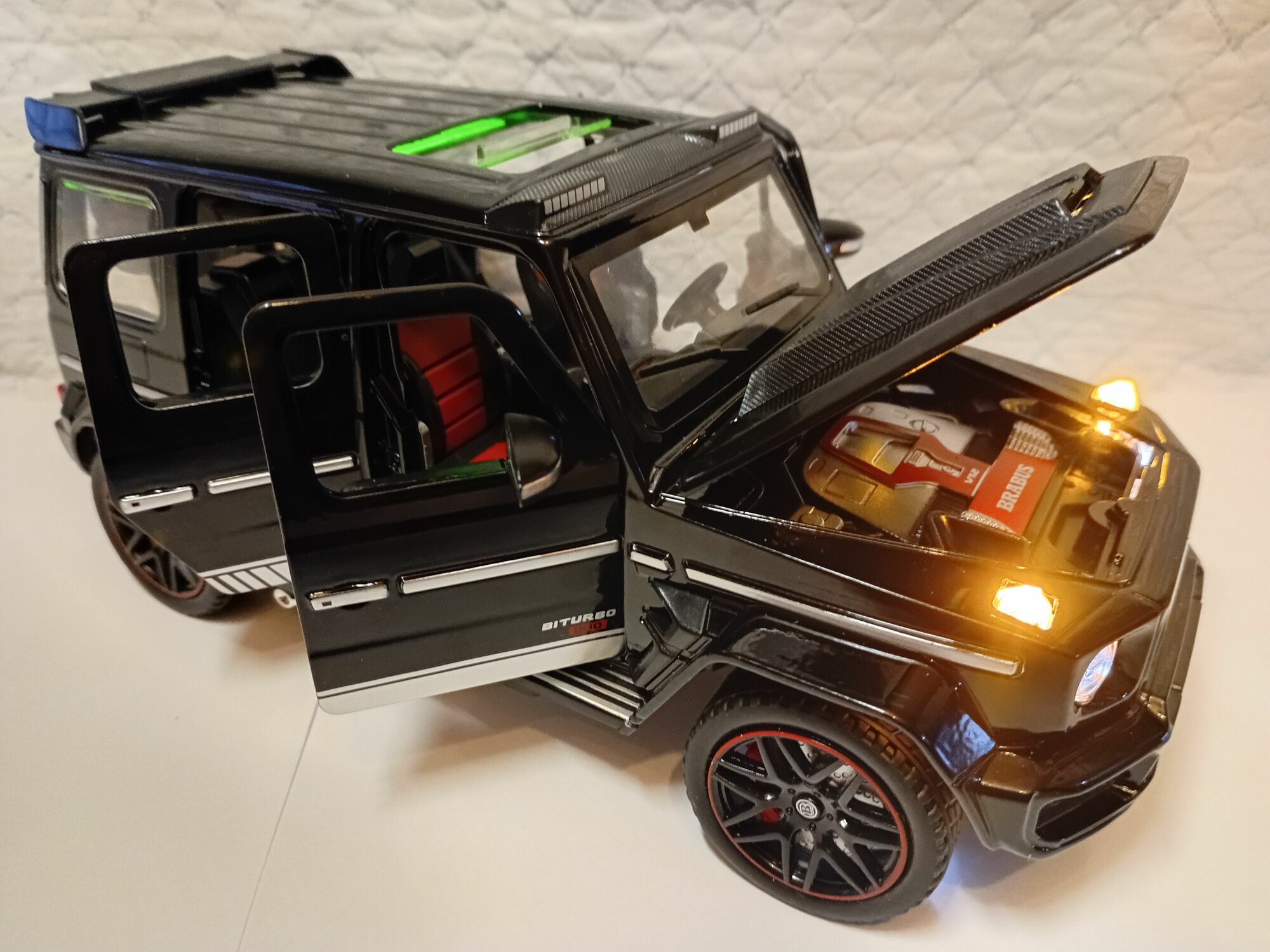 Коллекционная машинка MERCEDES-BENZ Brabus G800 1:24 ( 22 см )