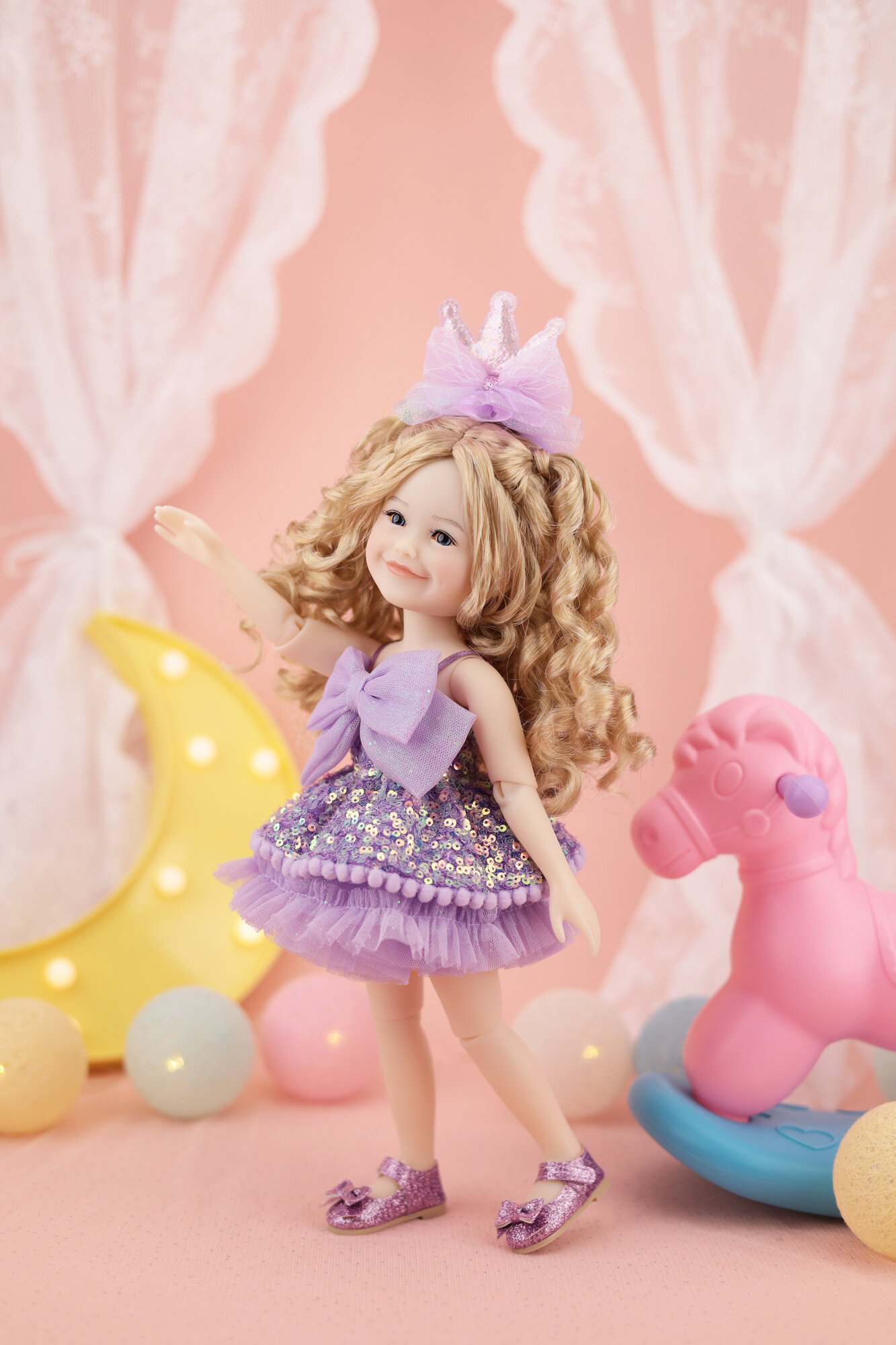 Ruby Red Birthday Siblies (12-дюймовая кукла в полном комплекте, V2 - светлая кожа, фиолетовое платье)