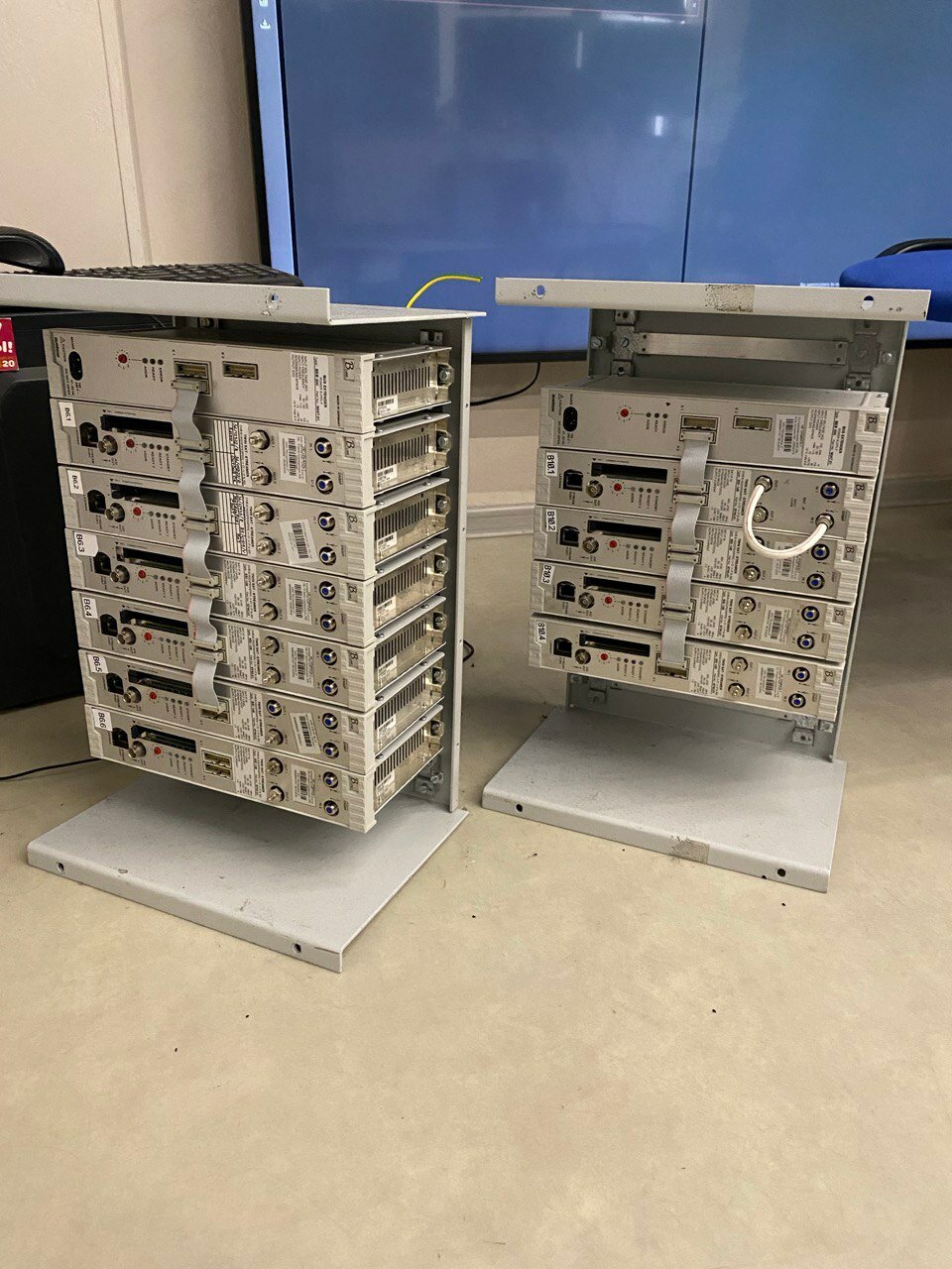 Blankom ssi 108 + питание к ним BLANKOM BEB 100 Bus Extender für Kopfstation с корзиной для крепления в стойку 19 дюймов 6+4 шт