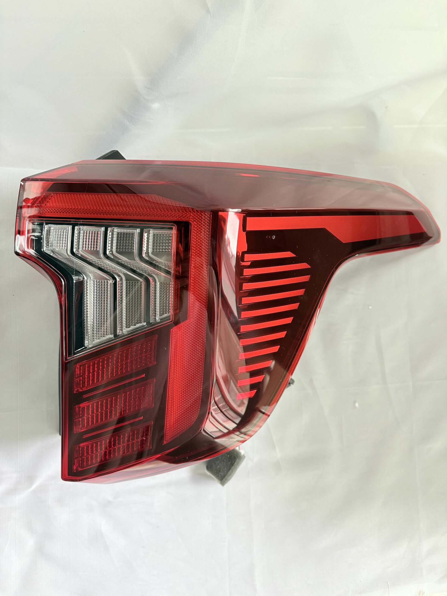 Задний фонарь автомобильныйui