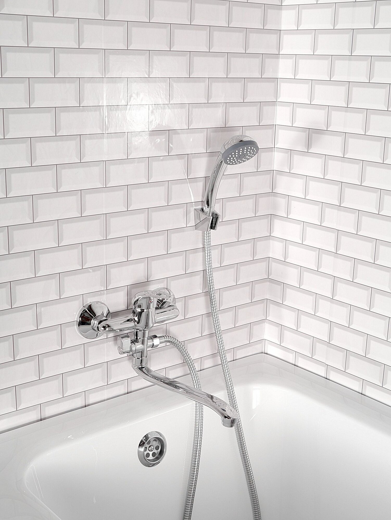 Смеситель на ванну Diadonna D21-150 с длинным поворотным изливом, картридж 35 мм, хром