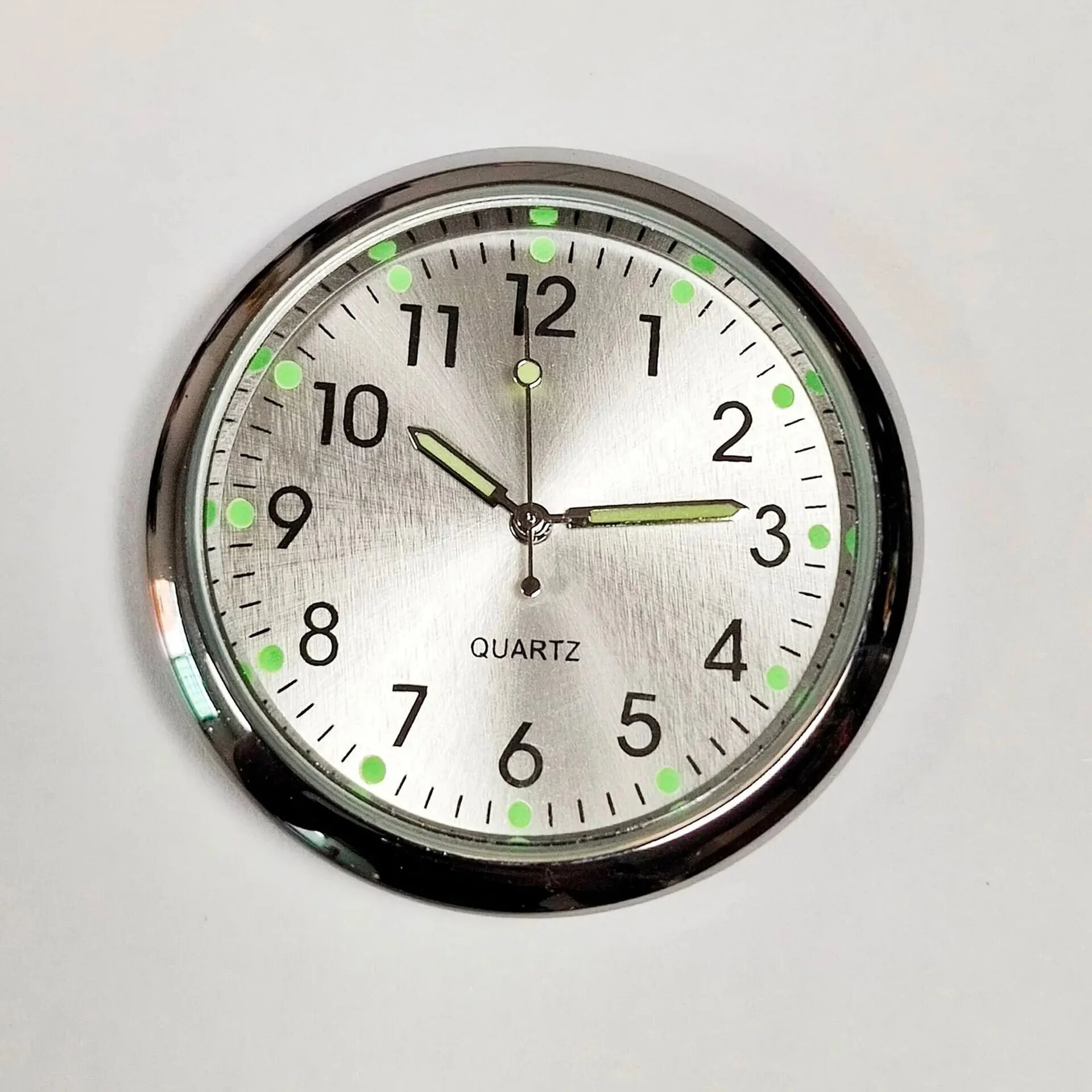 Автомобильные часы, светящиеся мини-часы, автомобильная приборная панель, внутренние наклейки, цифровые часы, механические кварцевые часы, автомобильные украшения, аксессуары Серебристый