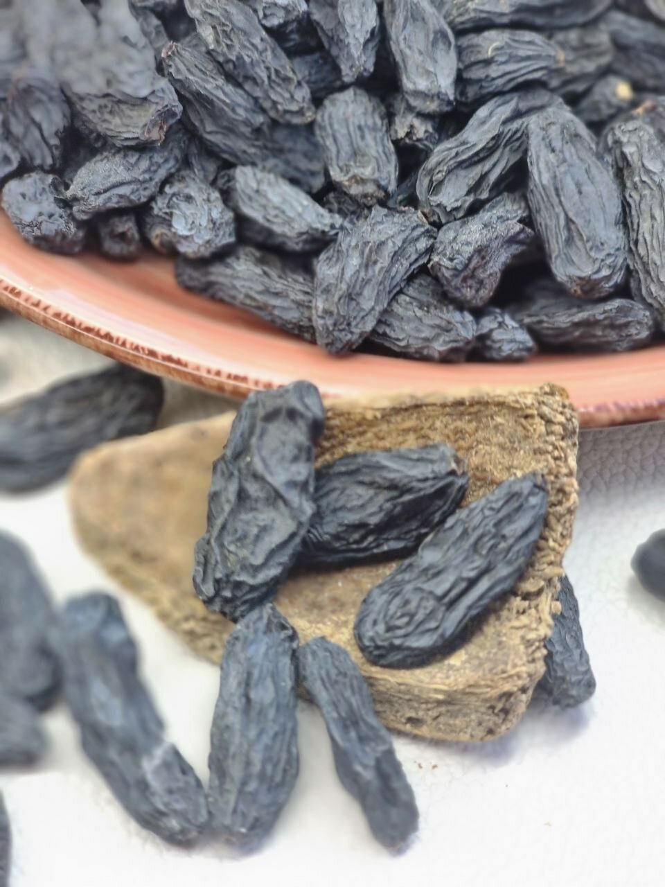 Изюм гигант без хвостика черный