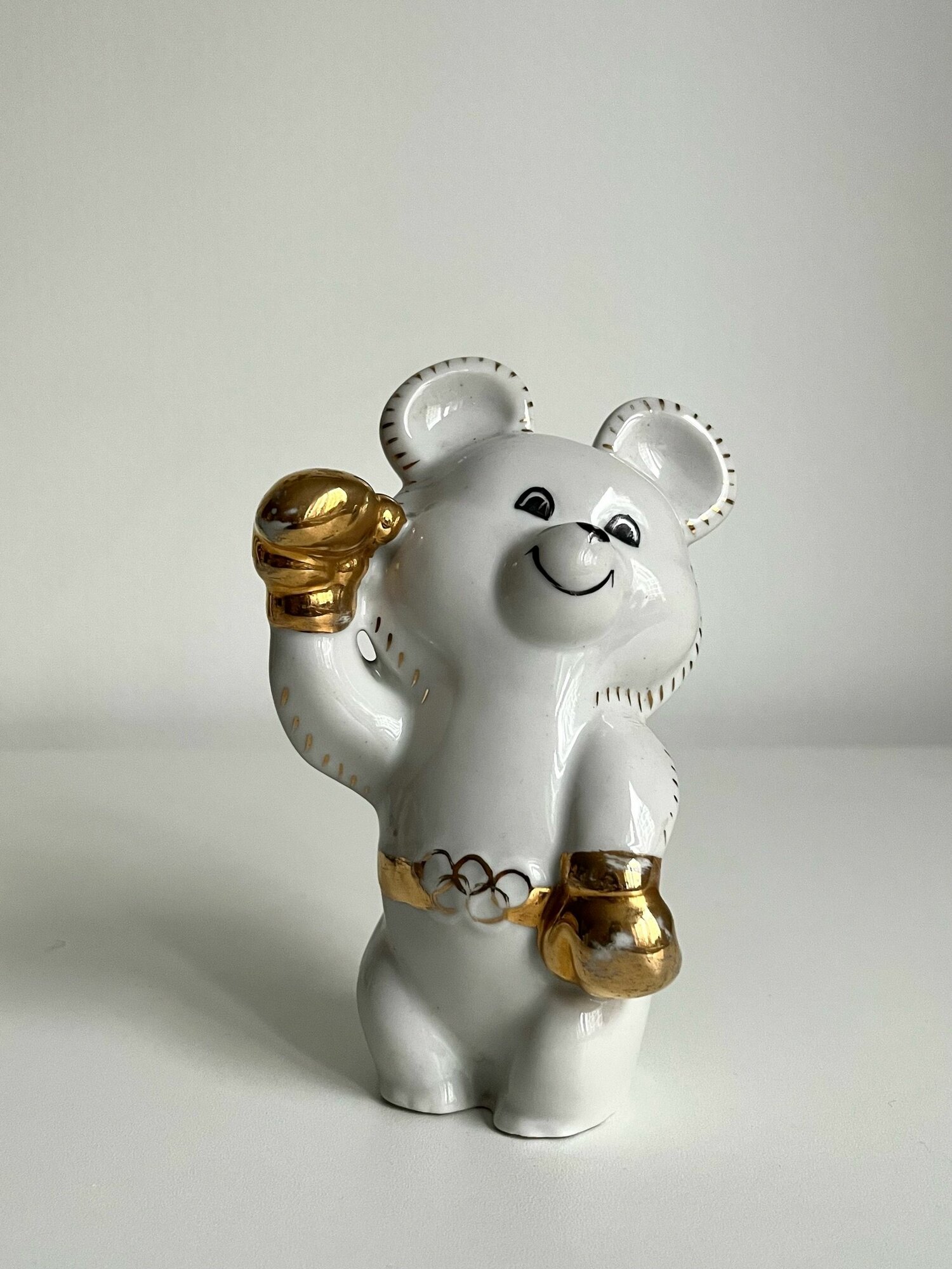 Статуэтка "Олимпийский мишка Боксёр" Прокопьевский ФЗ. СССР. Высота: 14 см. Местами потерта позолота. Точки печные.