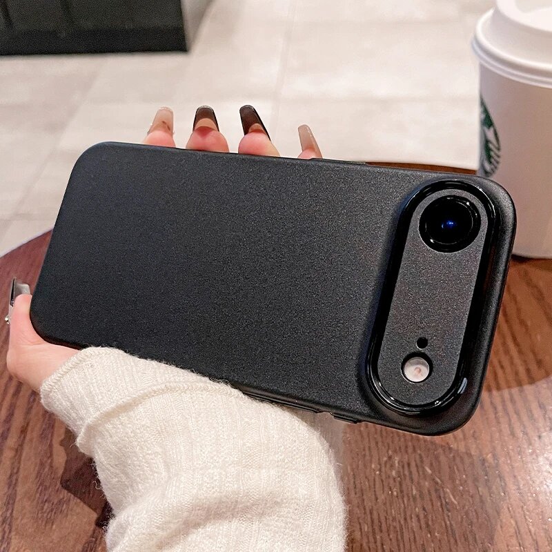 Черный матовый чехол для iPhone 16 Pro Max