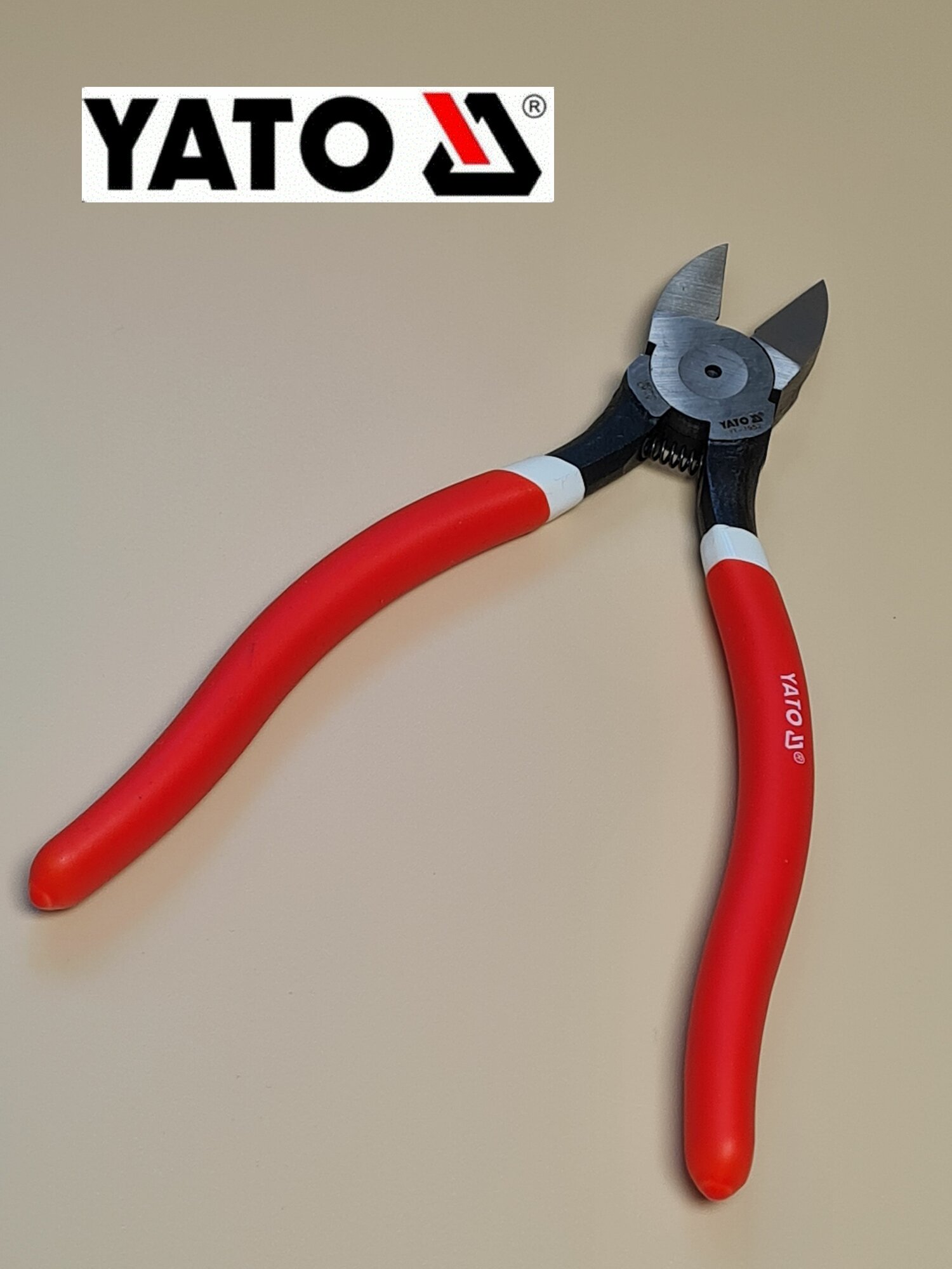 Боковые режущие плоскогубцы Yato для пластика 180 мм арт. YT-1952