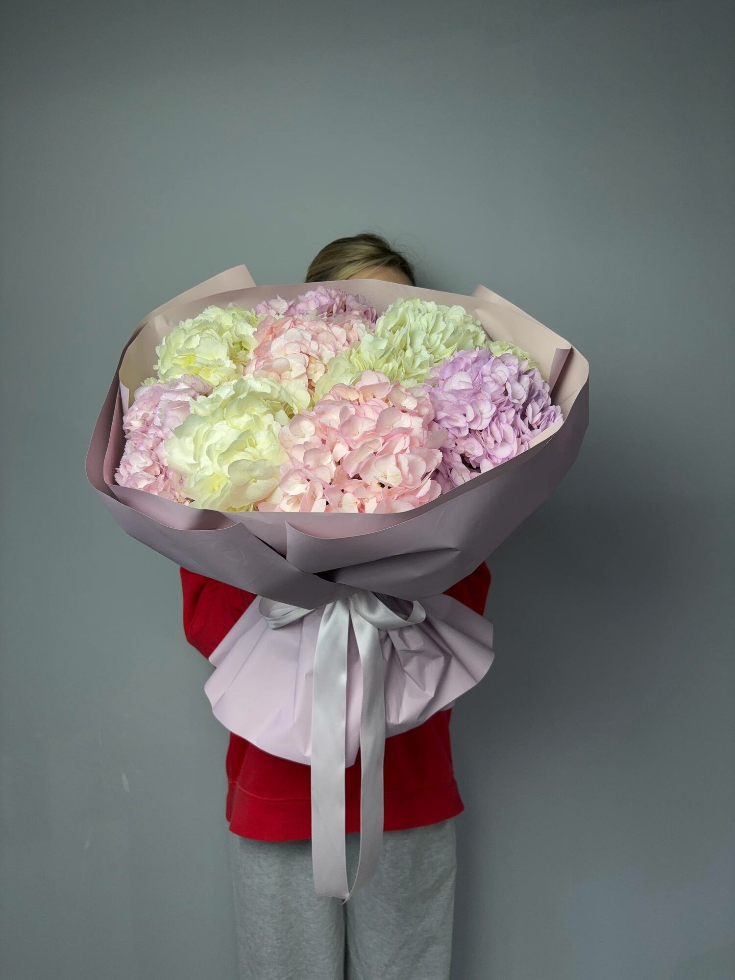 FRESH FLORA Сиреневый рассвет: букет из белых, розовых и сиреневых гортензий – купить с доставкой