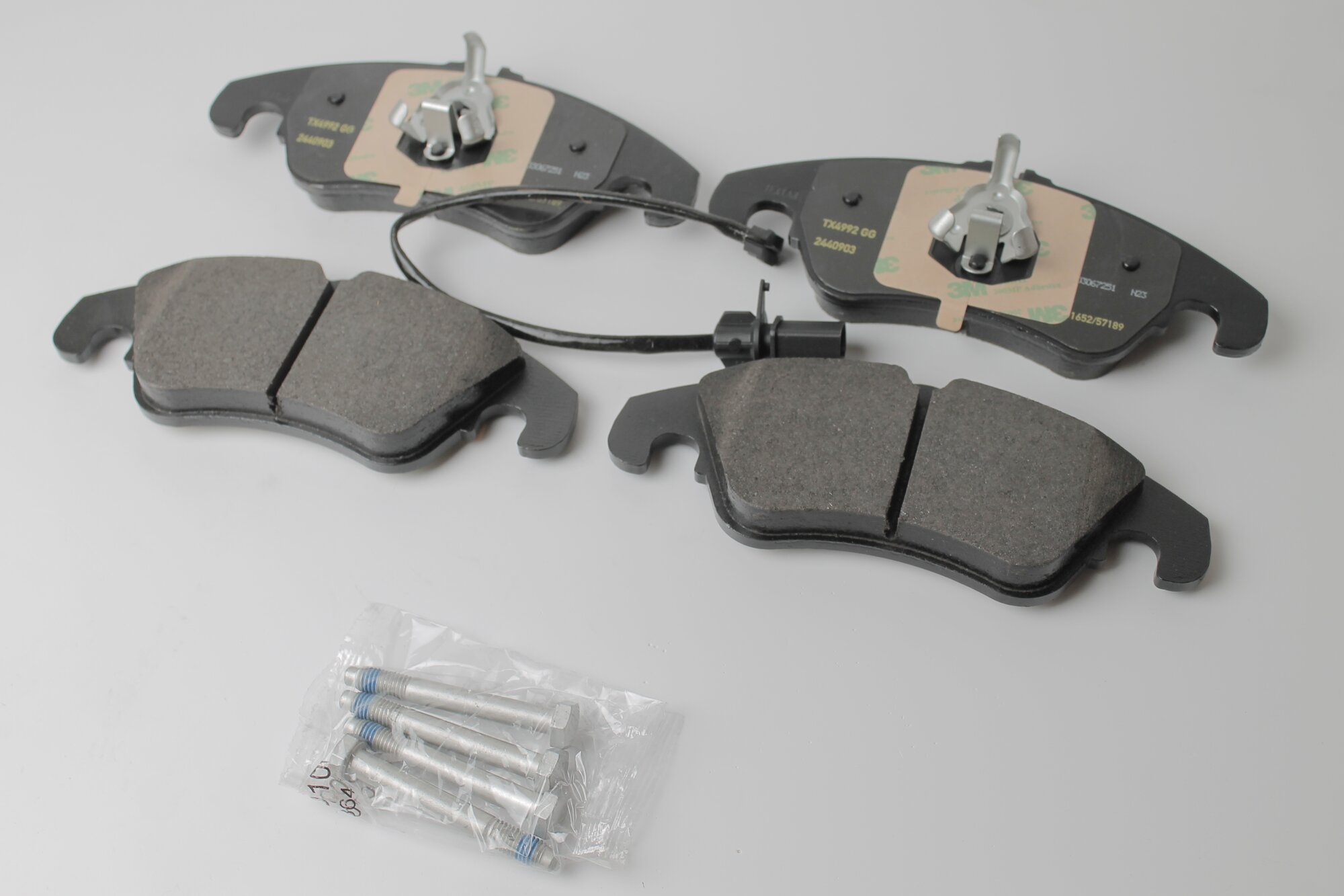 Тормозные колодки передние дисковые BMW X5 G05, 5 F10/G30, X6 G06, X3 F25/G01