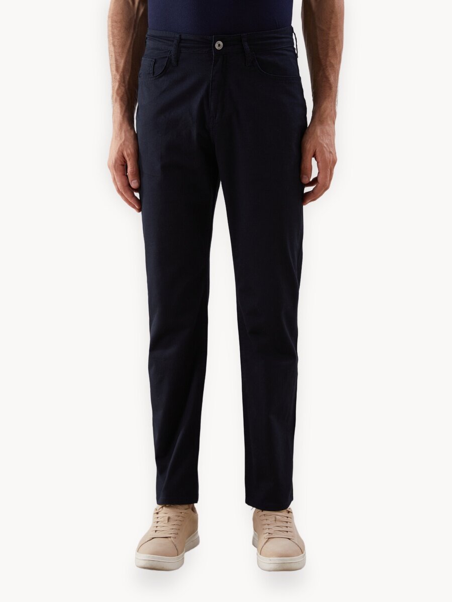 Брюки чинос